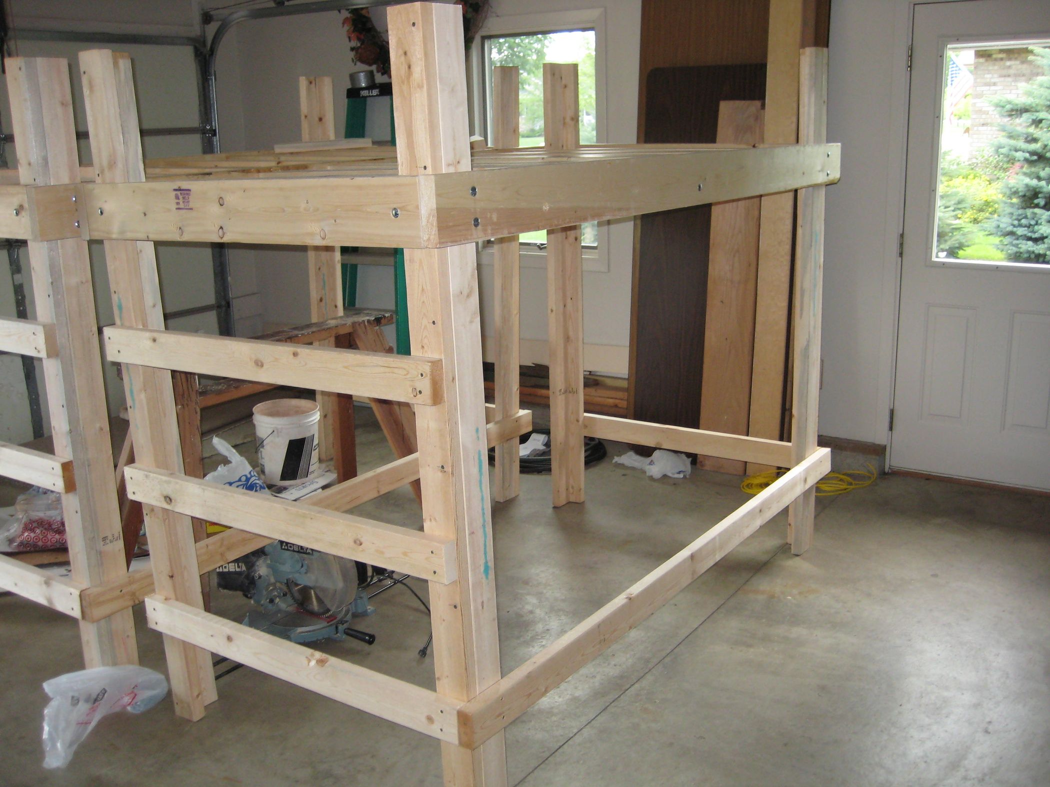 College Dorm Loft Bed Frame College Bed Loft (Twin XL) : 9 Steps (with
