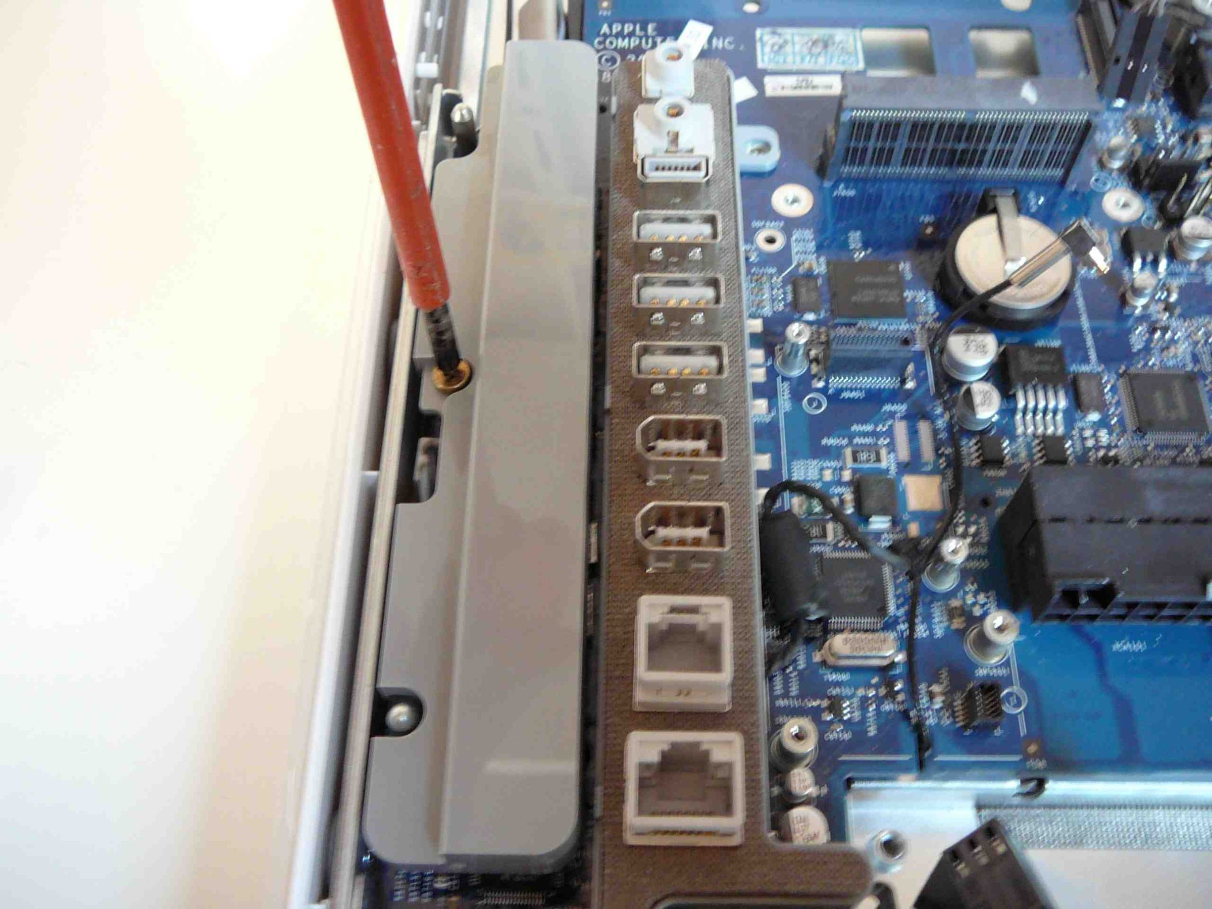 Imac G5 DIY Capacitors Repair : 9 Steps (with Pictures) - Instructables