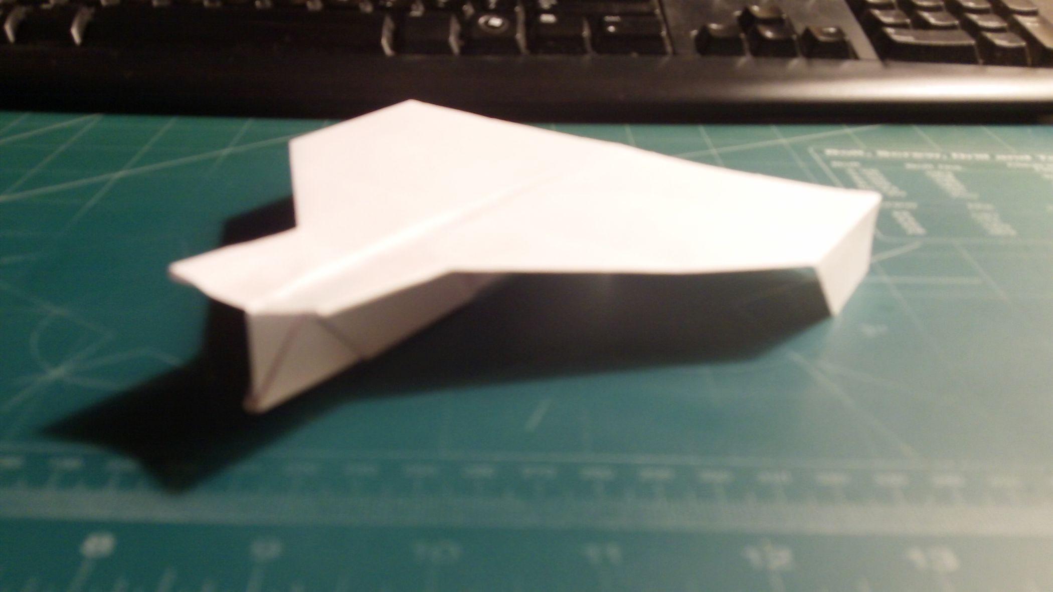 How to Make the Skyray Paper Airplane : 7 Steps - Instructables