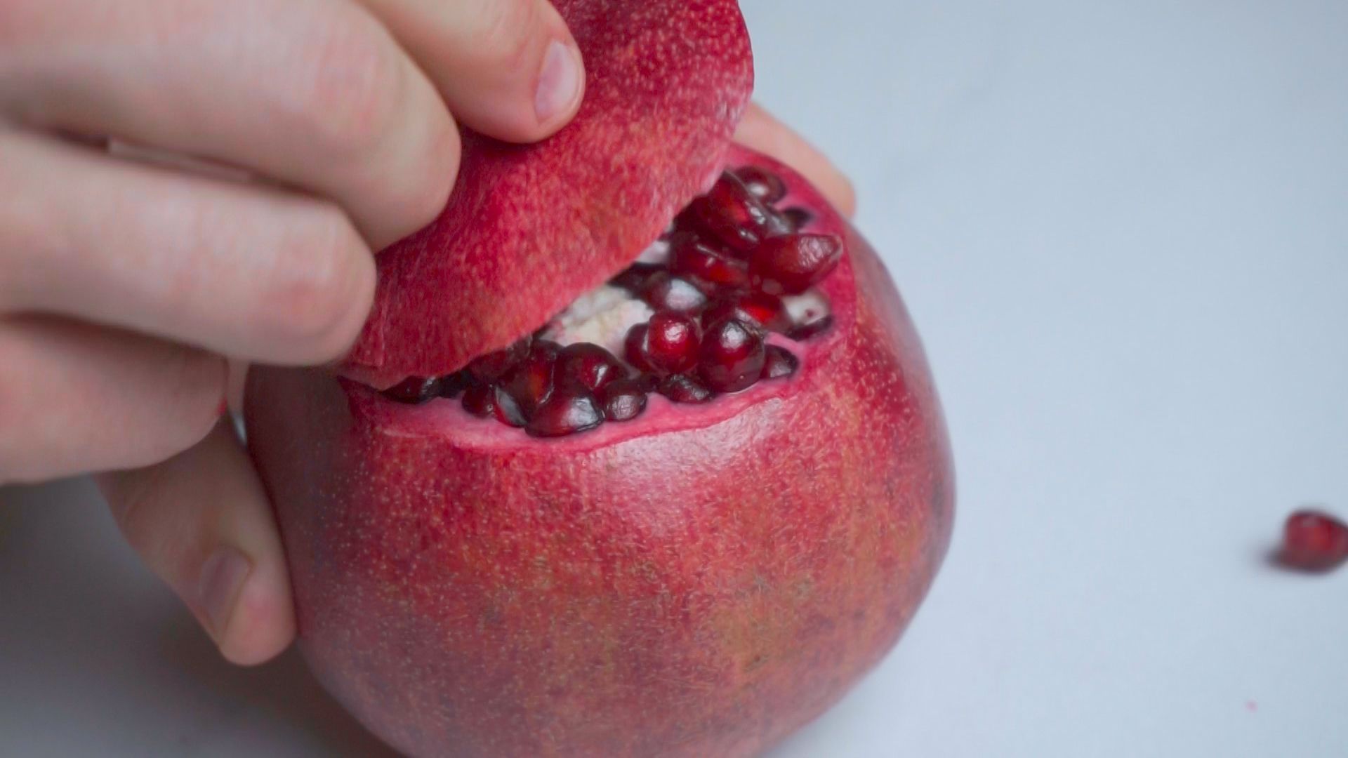 How to Cut or Open Pomegranate : 5 Steps - Instructables