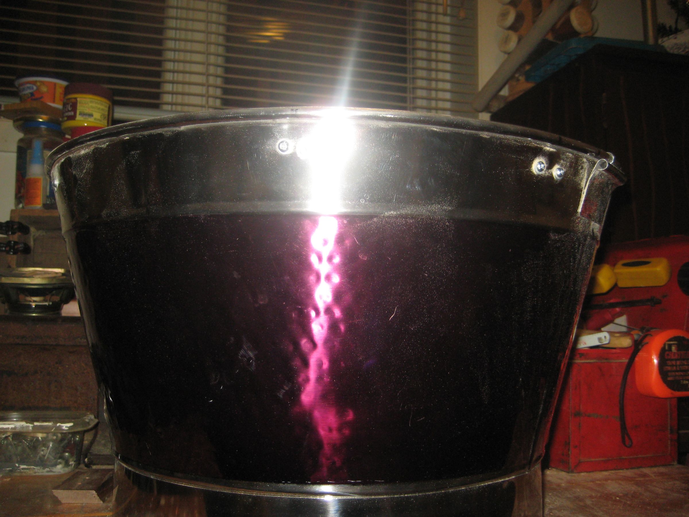 Upright Wash Tub Bass : 10 Steps - Instructables