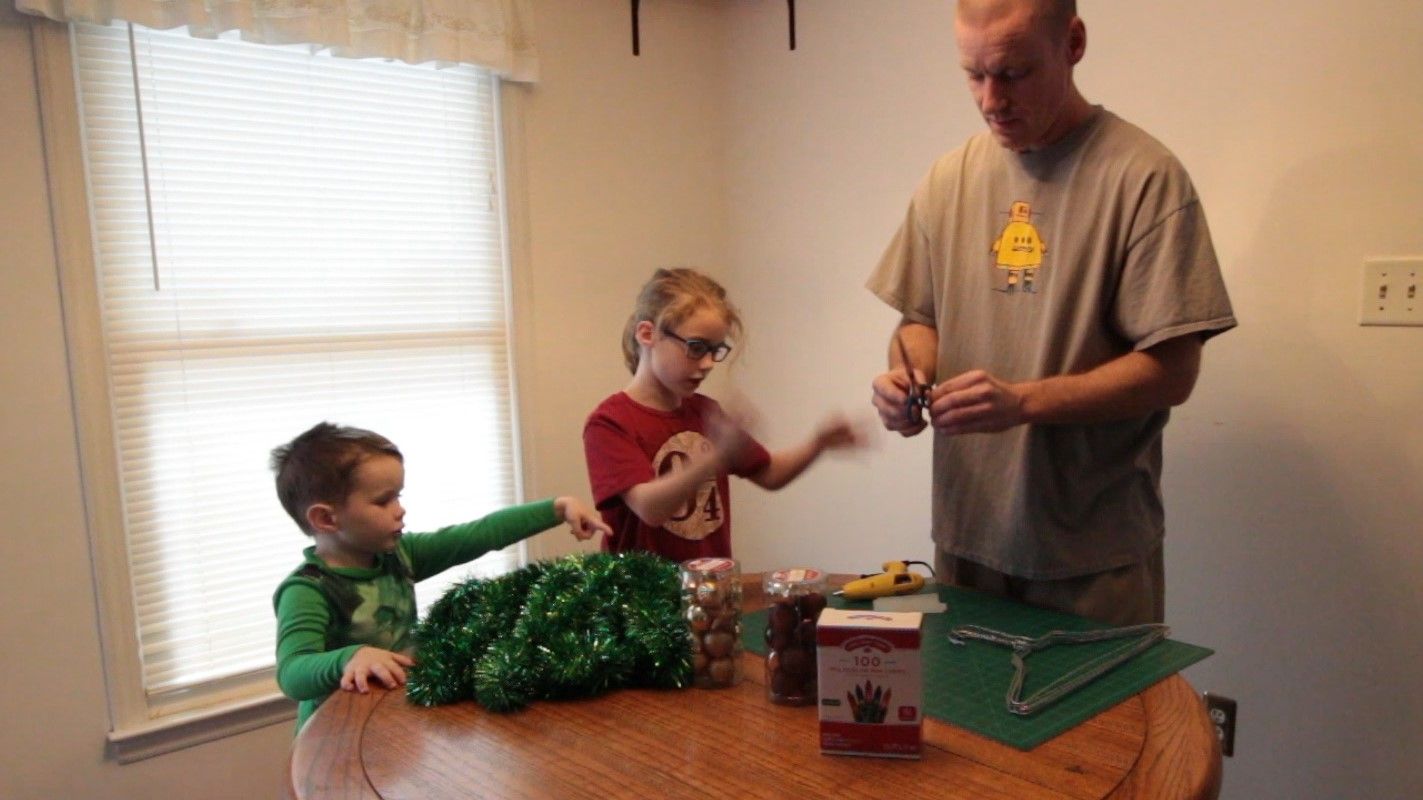 Coat Hanger Christmas Tree : 11 Steps (with Pictures) - Instructables