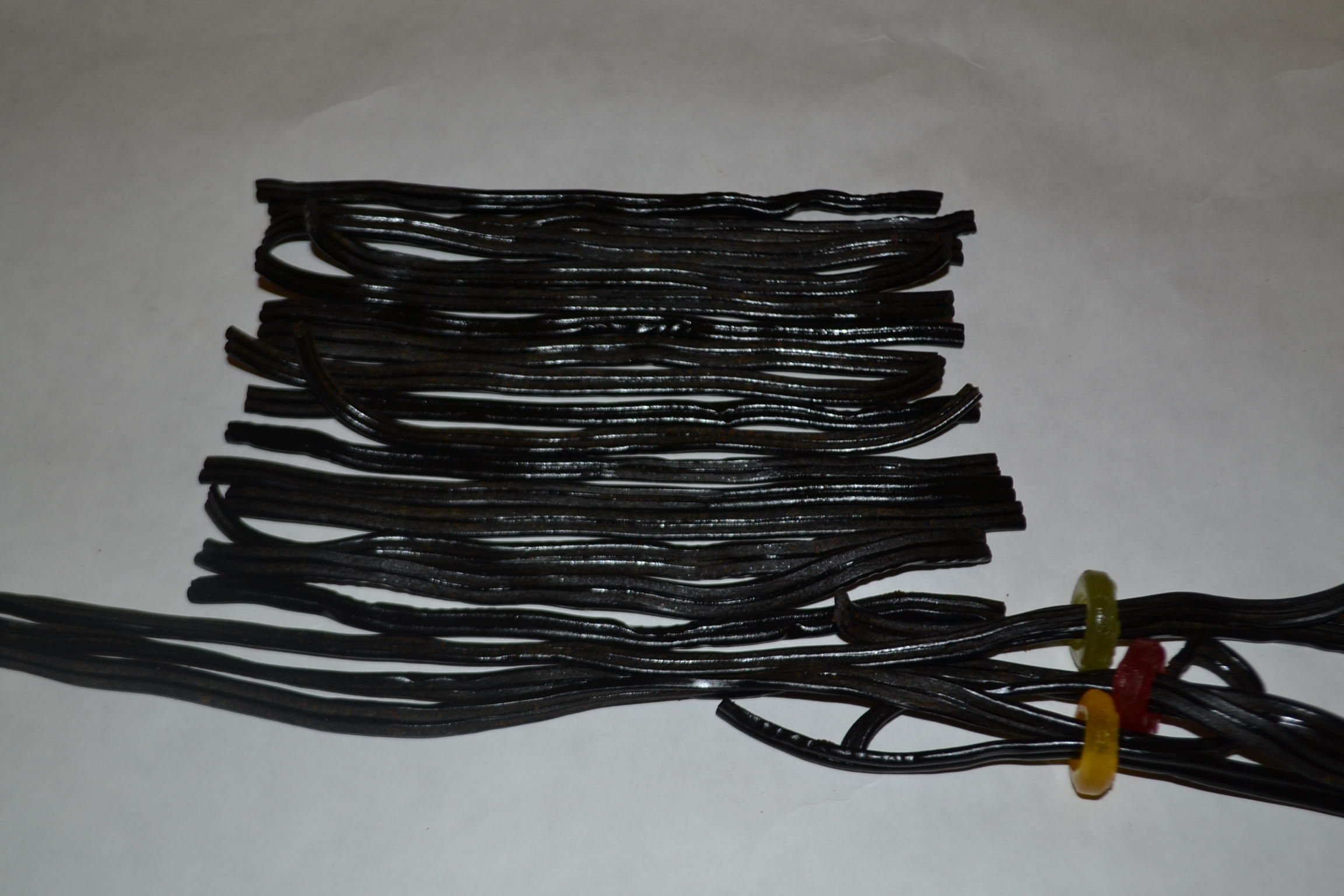 ♥WOVEN EATABLE LICORICE STRINGS BRA♥ : 11 Steps (with Pictures ...