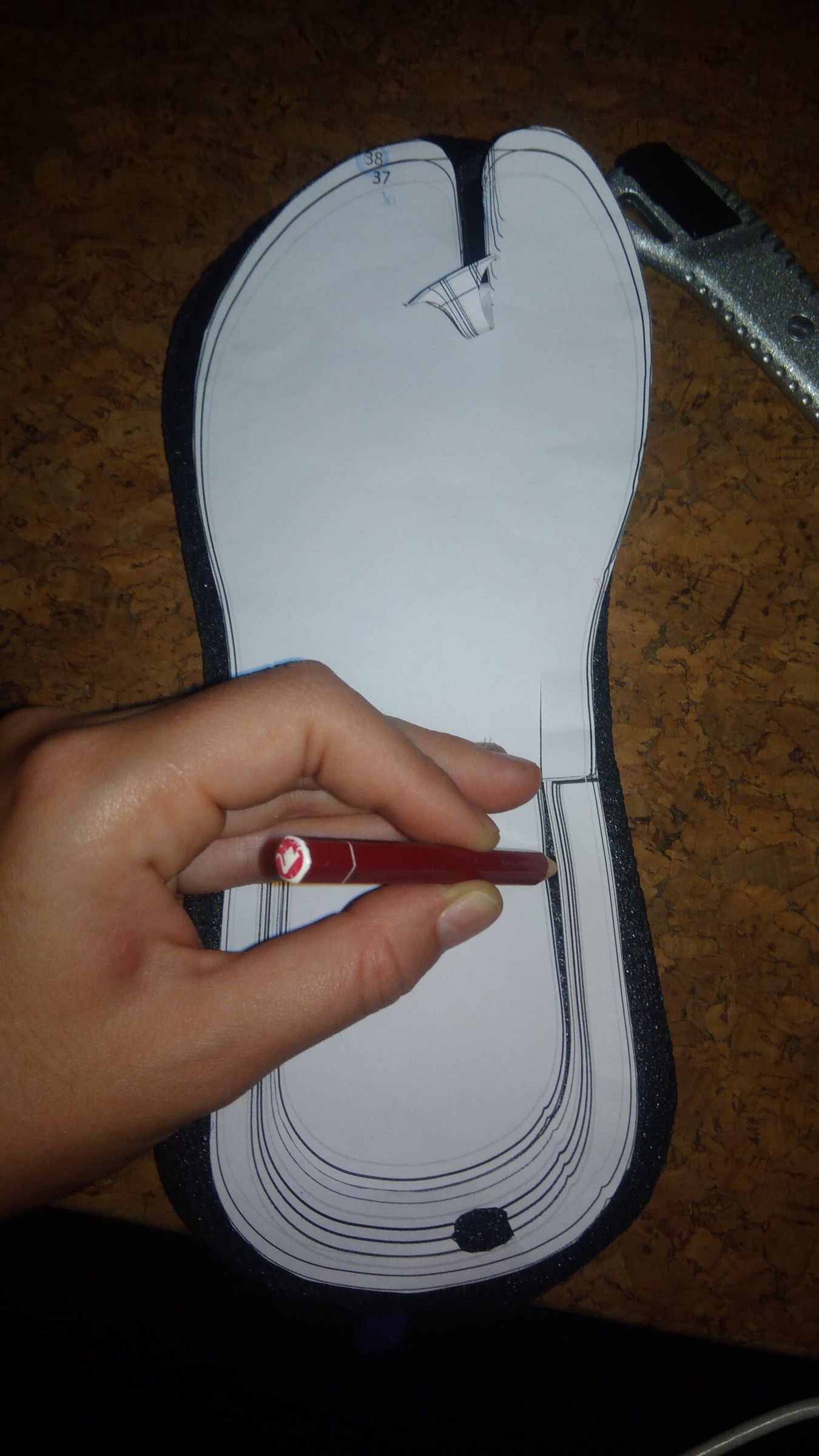 Cut Your Flip Flops : 6 Steps - Instructables