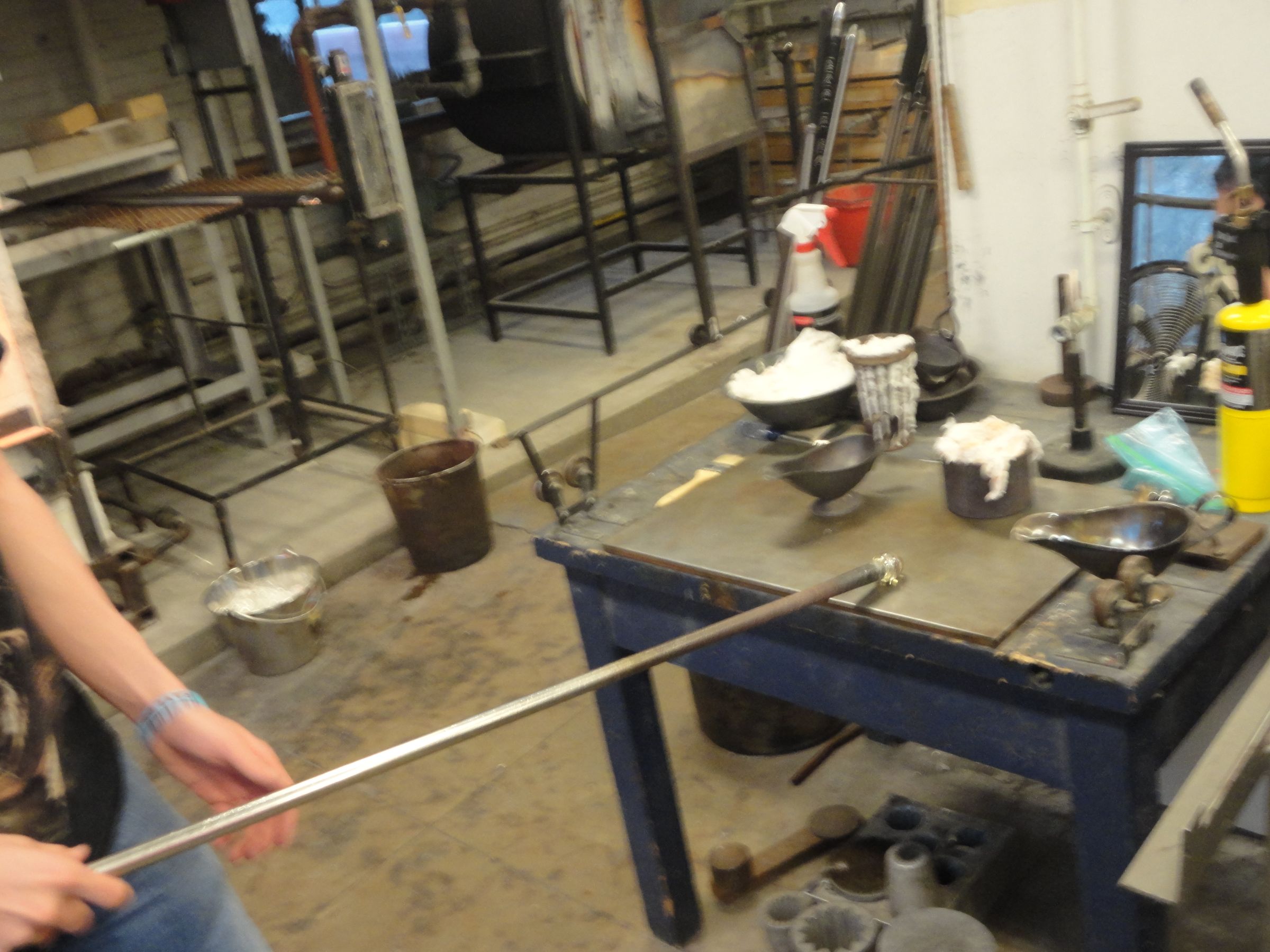 Glass Blowing a Christmas Ornament--For Beginning Gaffers : 25 Steps ...