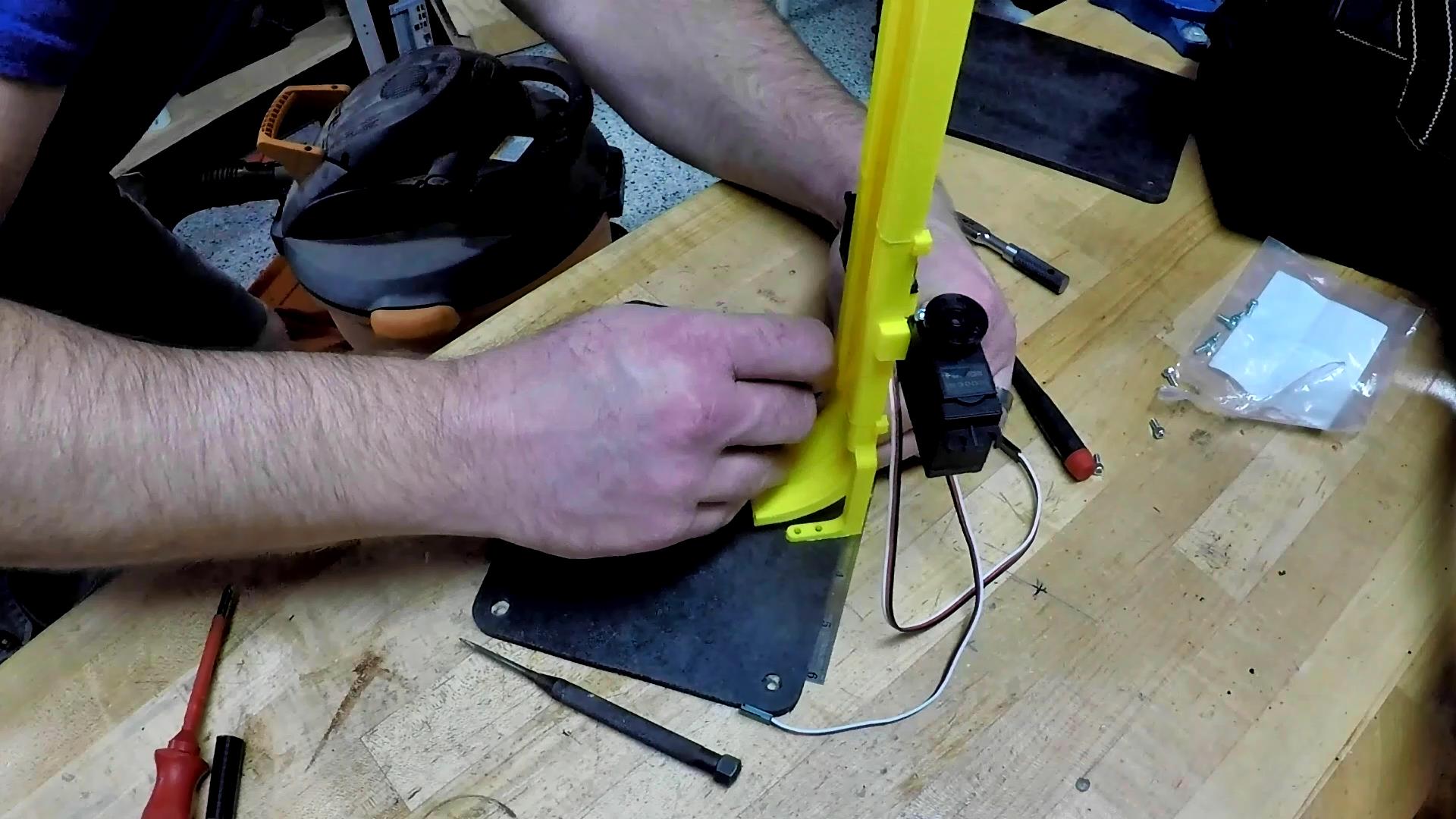 Automatic Promotional Button Dispenser : 6 Steps (with Pictures ...