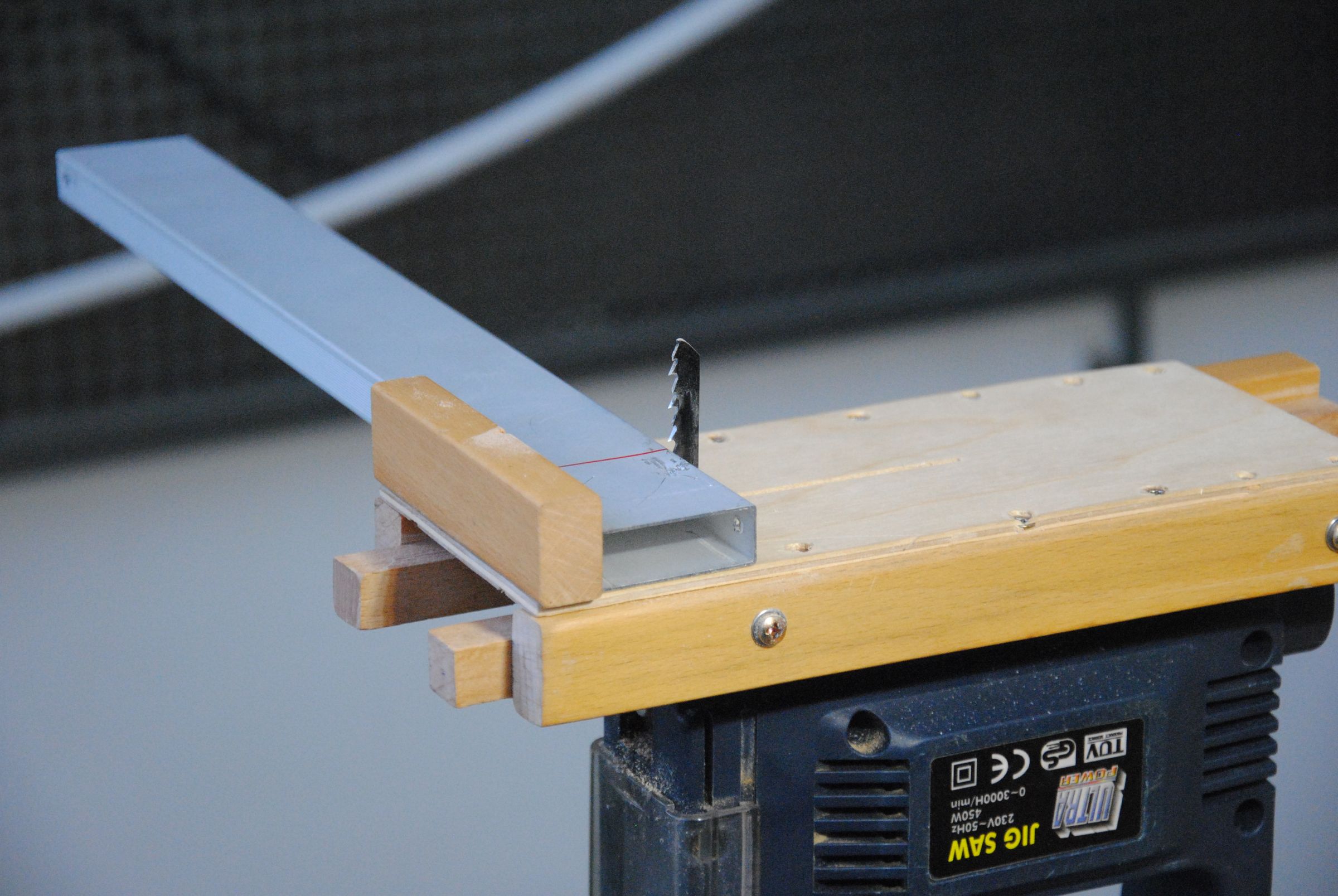 DIY Jigsaw Crosscut Sled - Perfect Jigsaw Cuts Every Single Time! : 8 ...