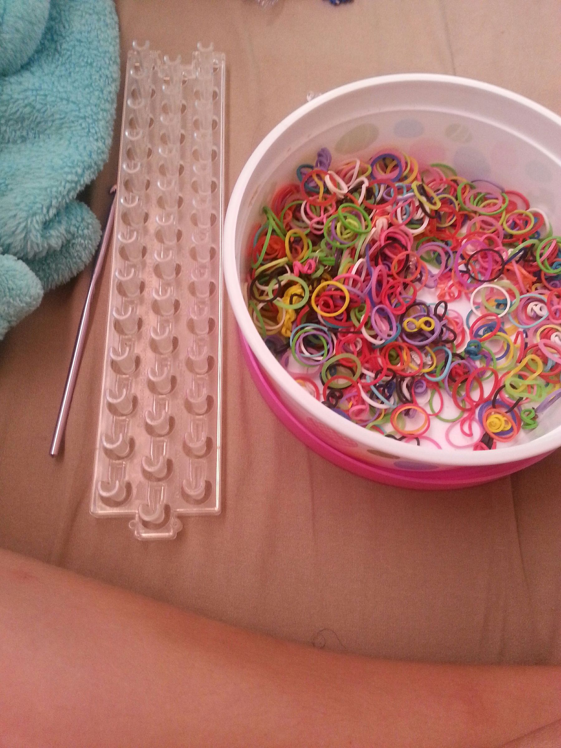 Rainbow Loom Rose Garden Bracelet : 4 Steps - Instructables