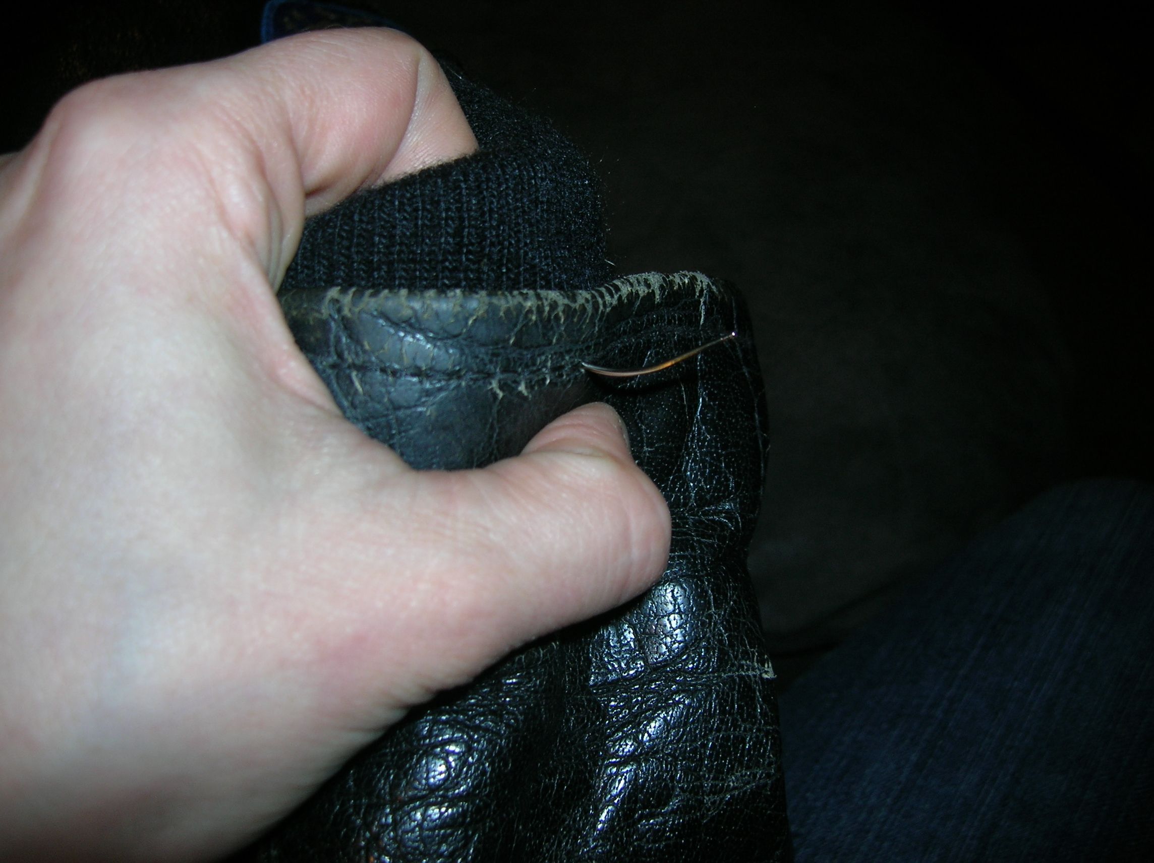 How to Repair a Leather Jacket by Hand : 6 Steps - Instructables