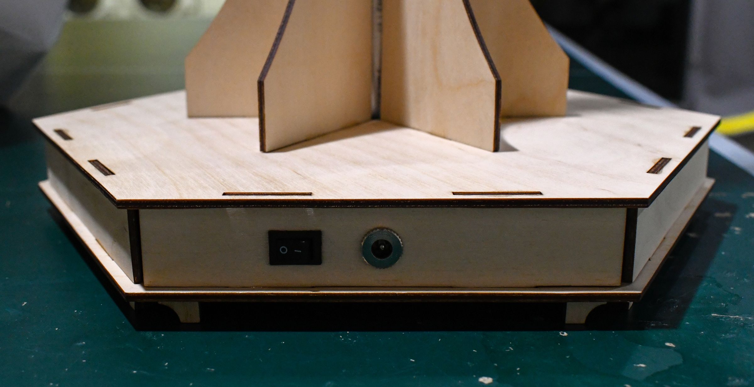 Cardstock Corner Lamp : 5 Steps (with Pictures) - Instructables