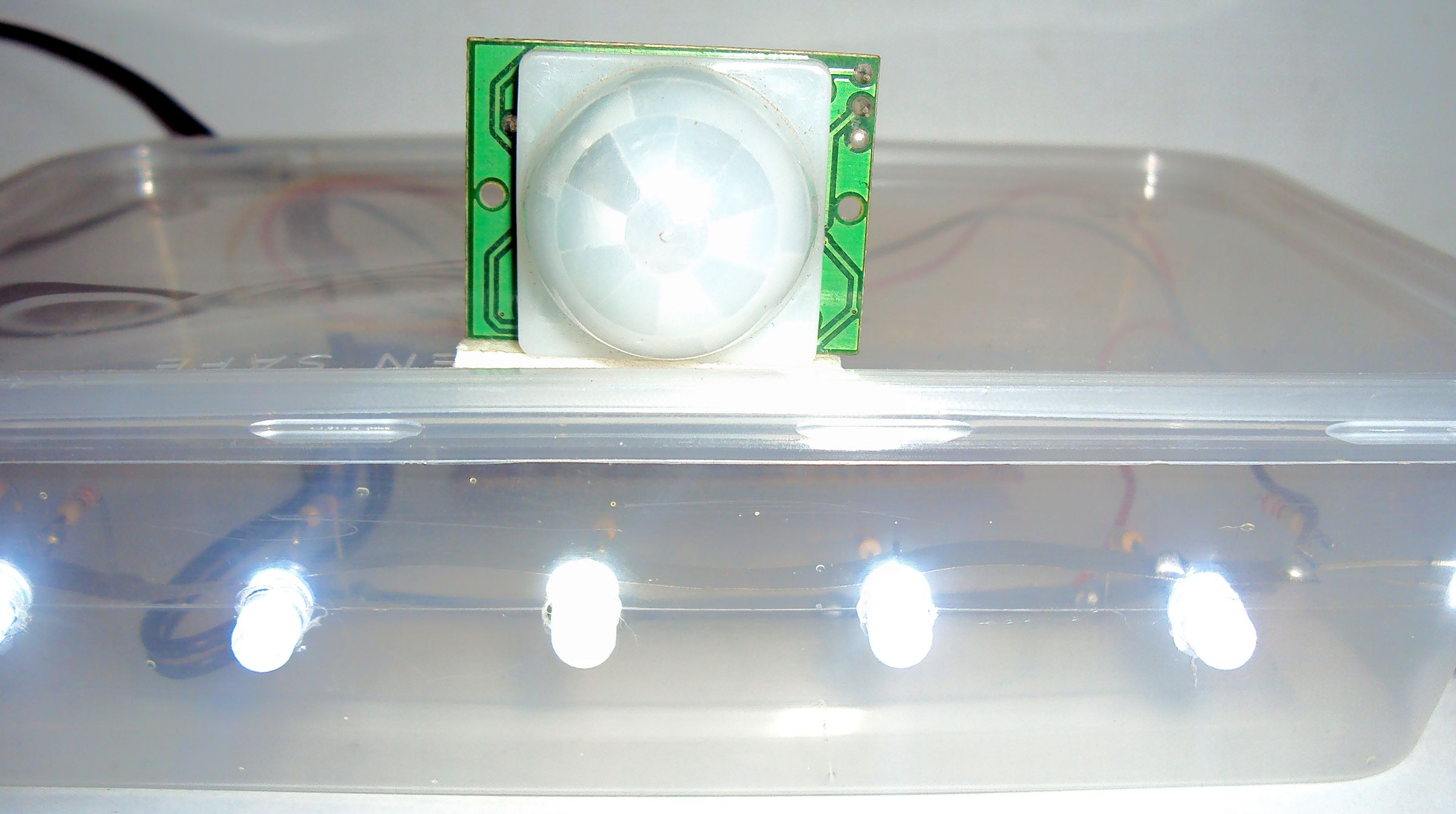 Motion Sensing Micro-Processor Controled Night Light : 7 Steps ...