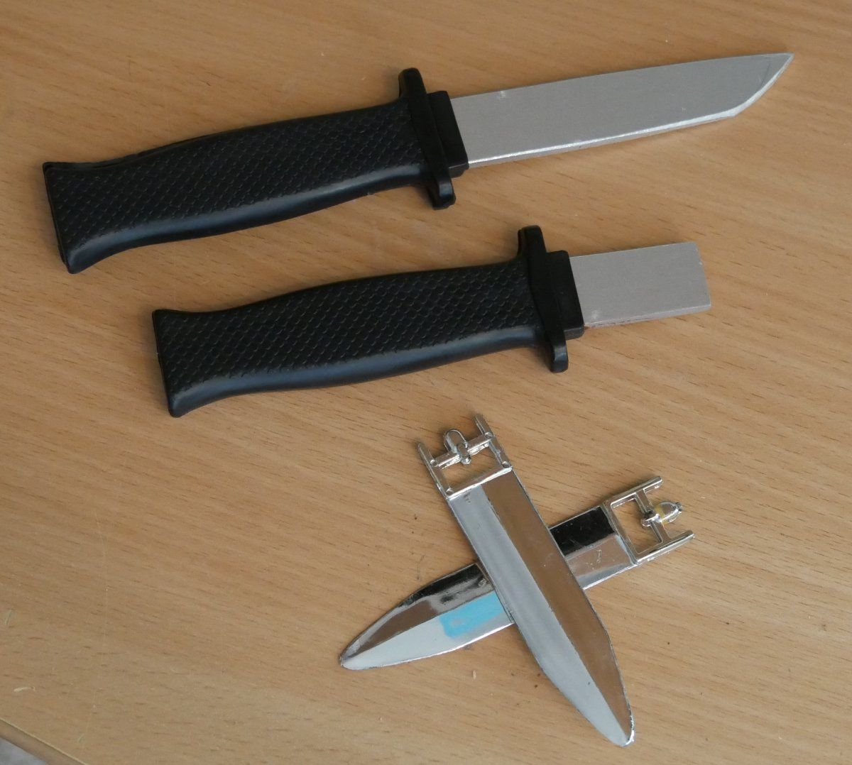Changing Blade on Cheap Fake Dagger Blade Into Handle : 7 Steps ...