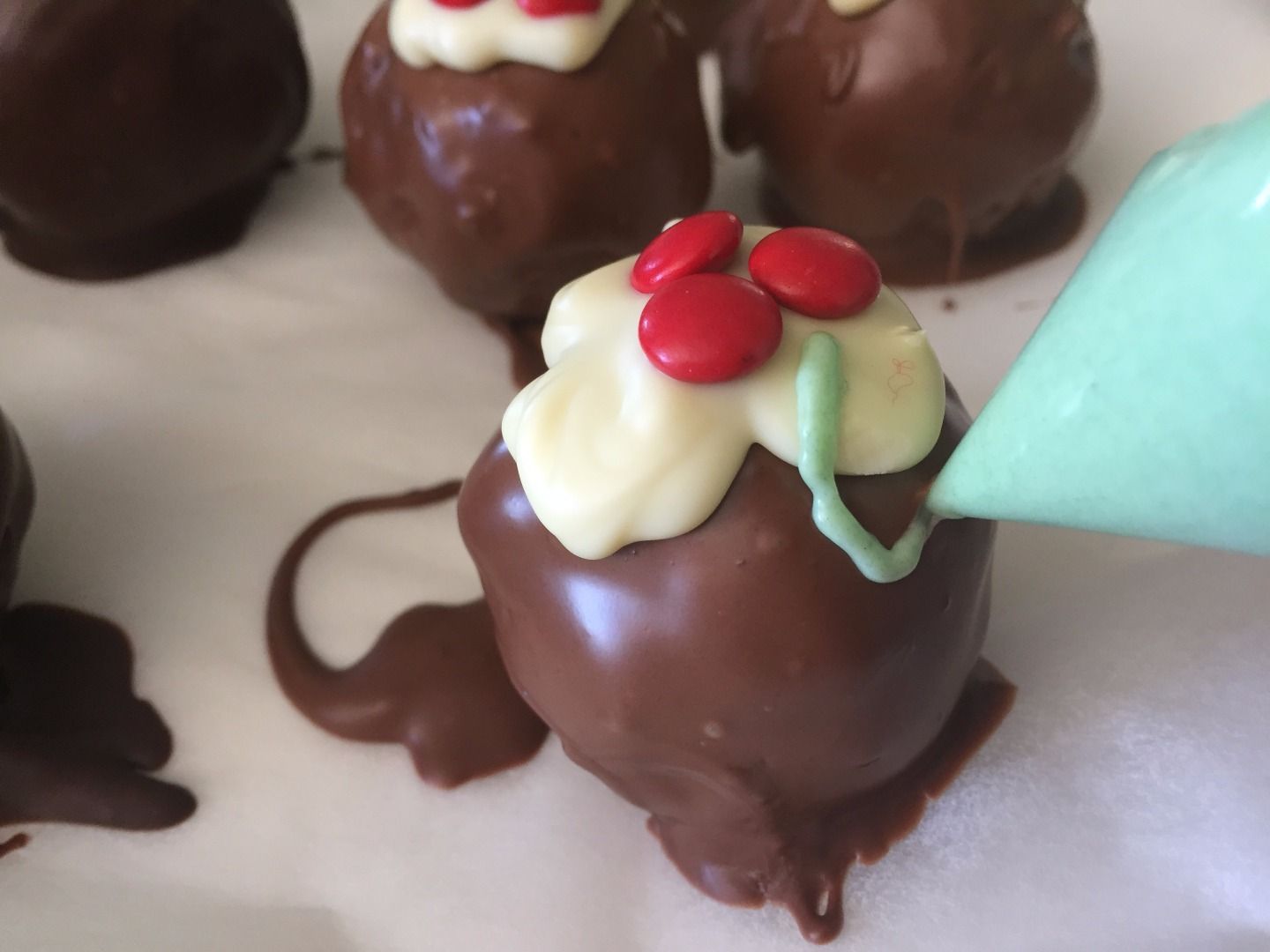 Chocolate Cake 'Christmas Pudding' Balls : 5 Steps (with Pictures ...