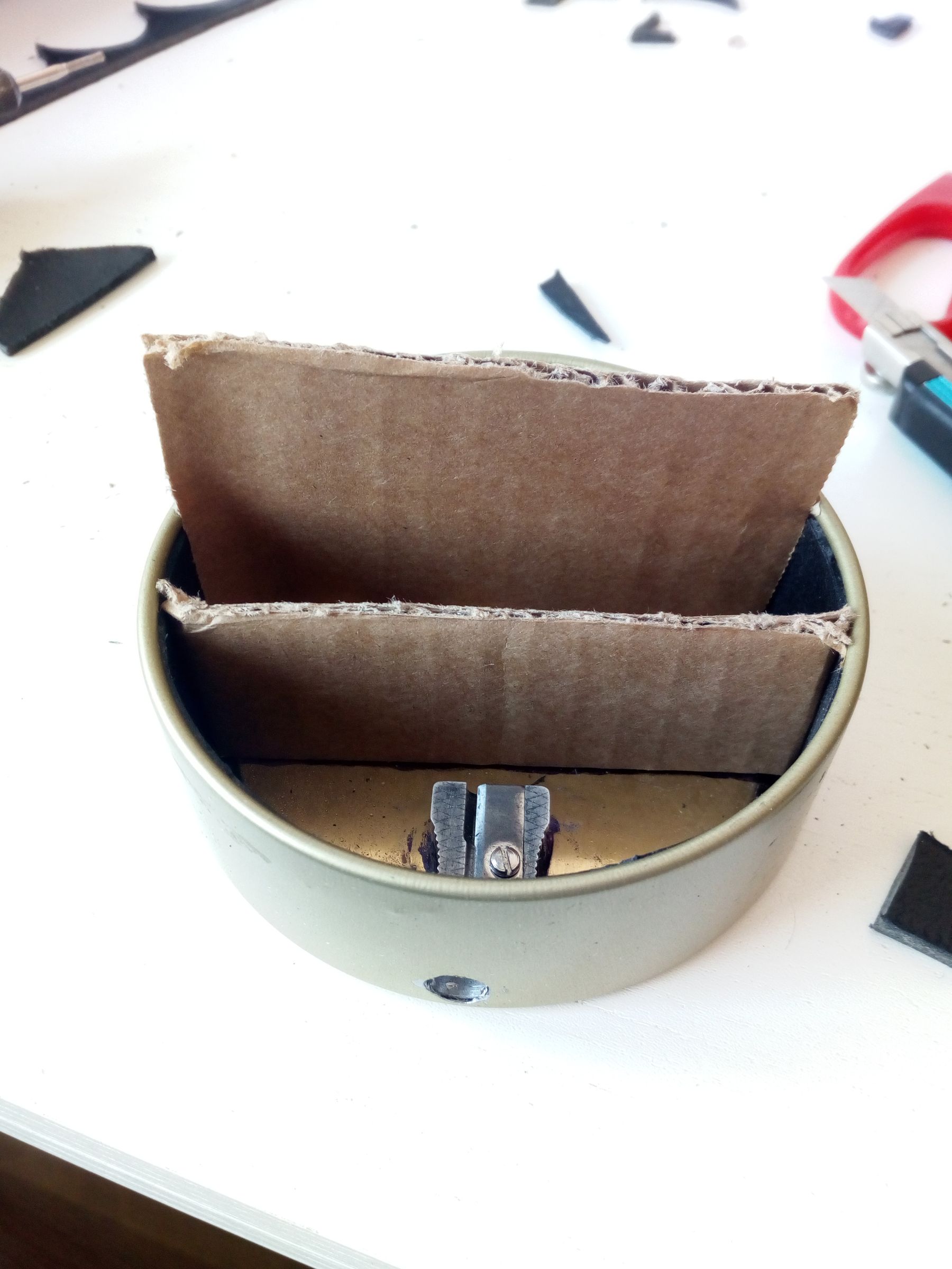 Tinder/Fire Starter Tin : 9 Steps - Instructables