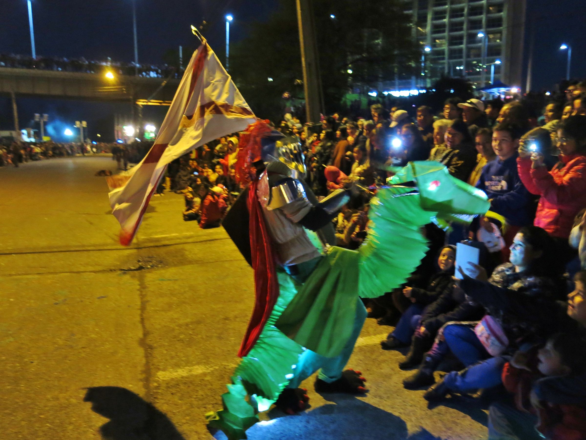 Glowing Dragon Rider Costume / Disfraz De Jinete De Dragón Brillante ...