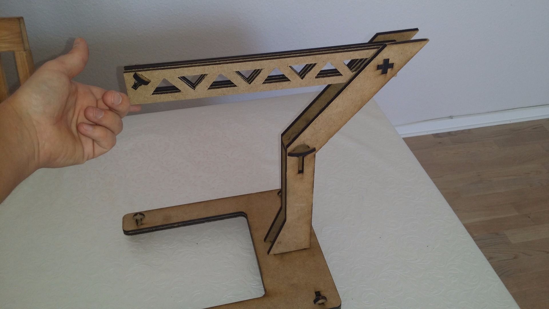 Lasercut Crane W. Automatic Hydraulics : 8 Steps - Instructables