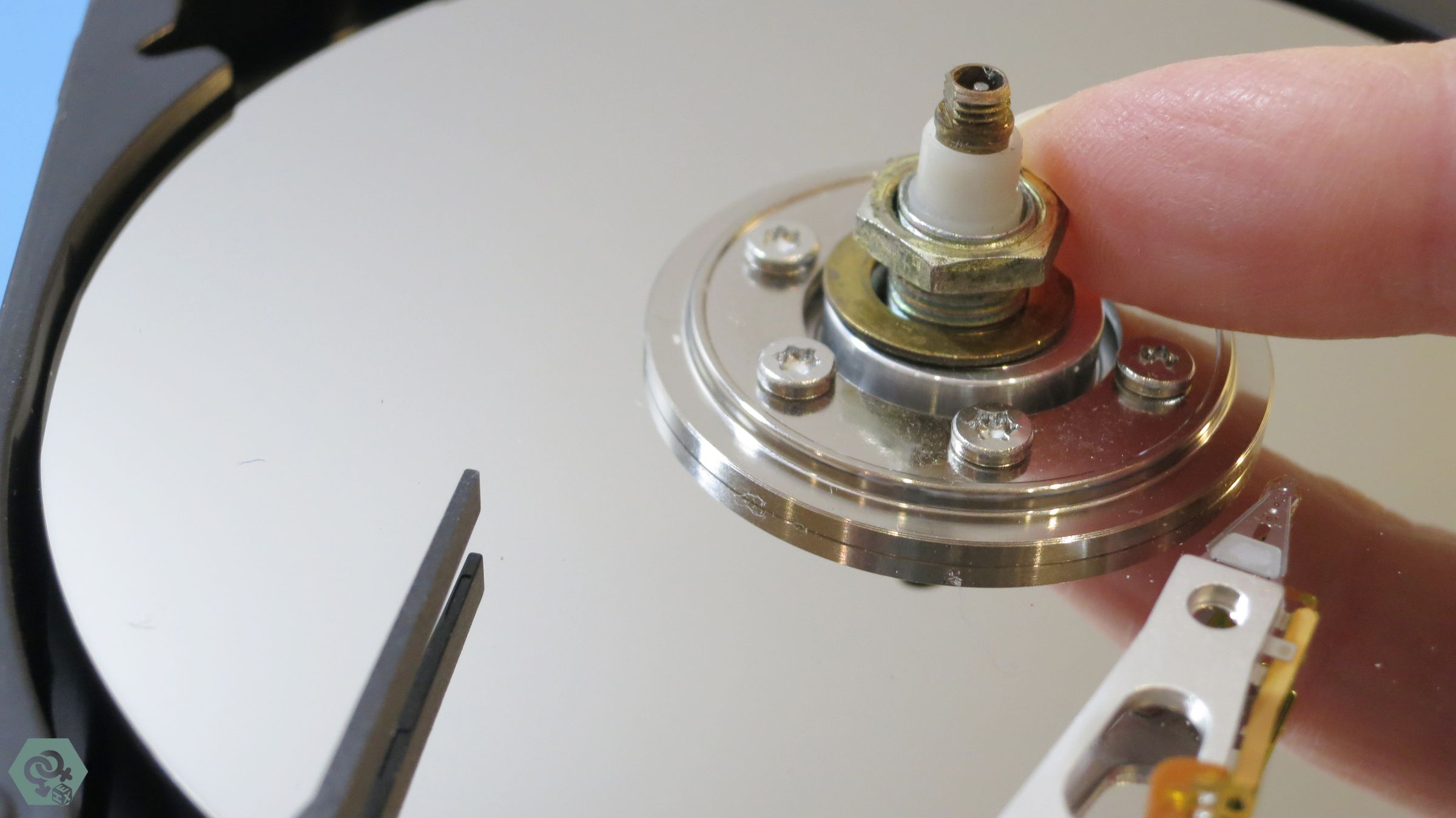 Upcycle a Hard Drive Into a Clock : 19 Steps (with Pictures ...