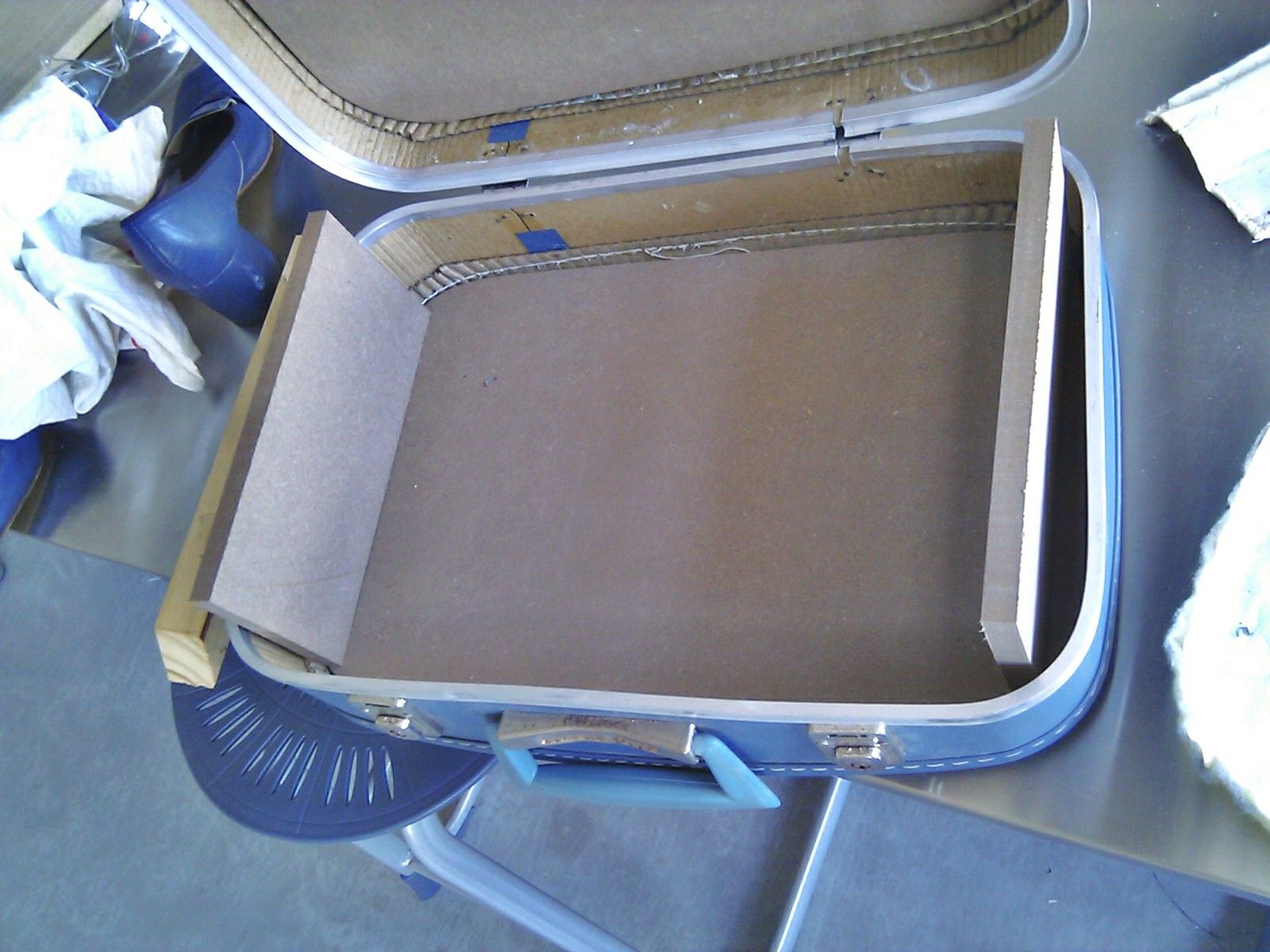 Retro Suitcase Stool : 7 Steps - Instructables