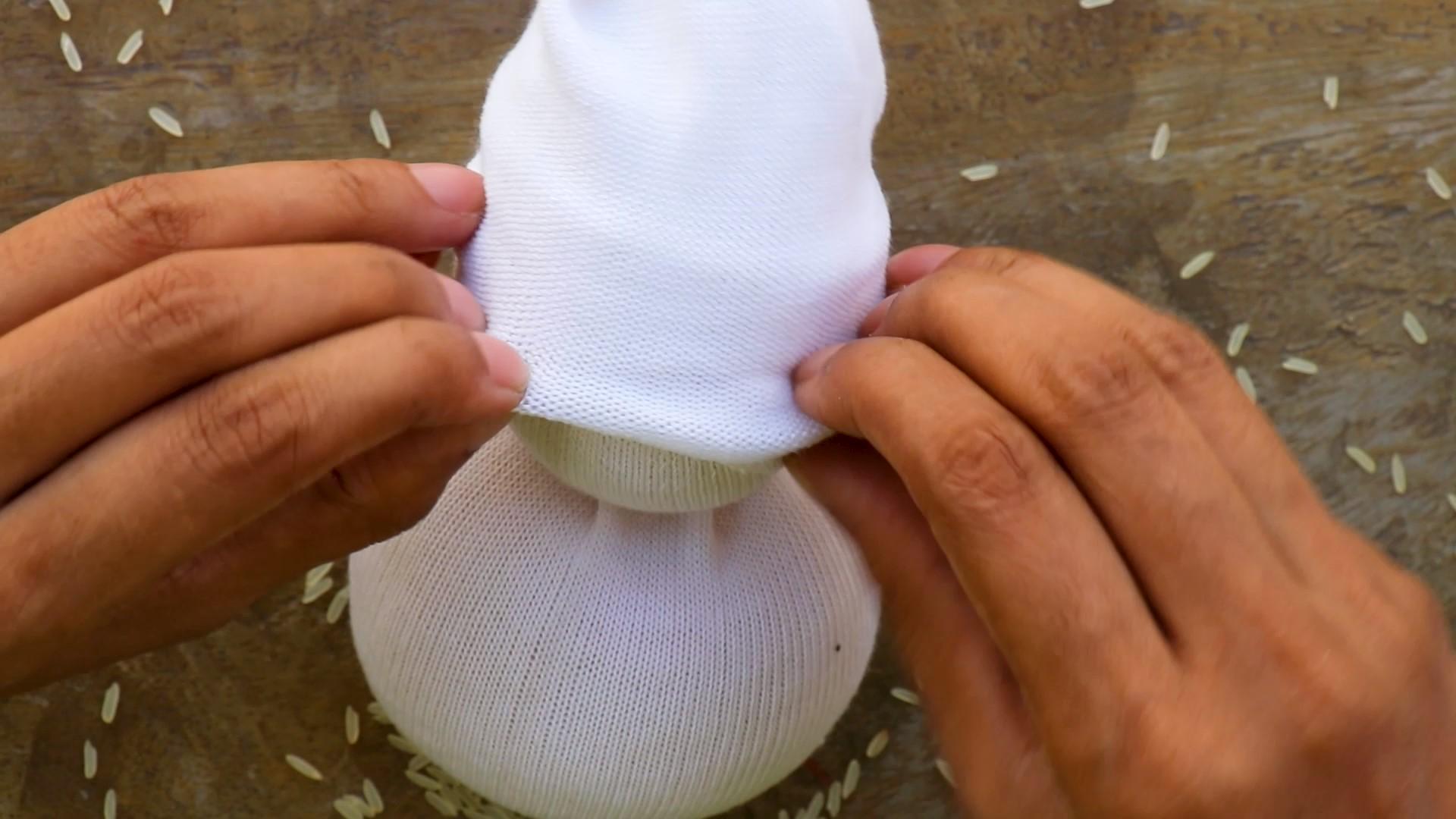 How to Make a Sock Snowman With Rice | Sock Snowman in 5 Minutes : 4 ...