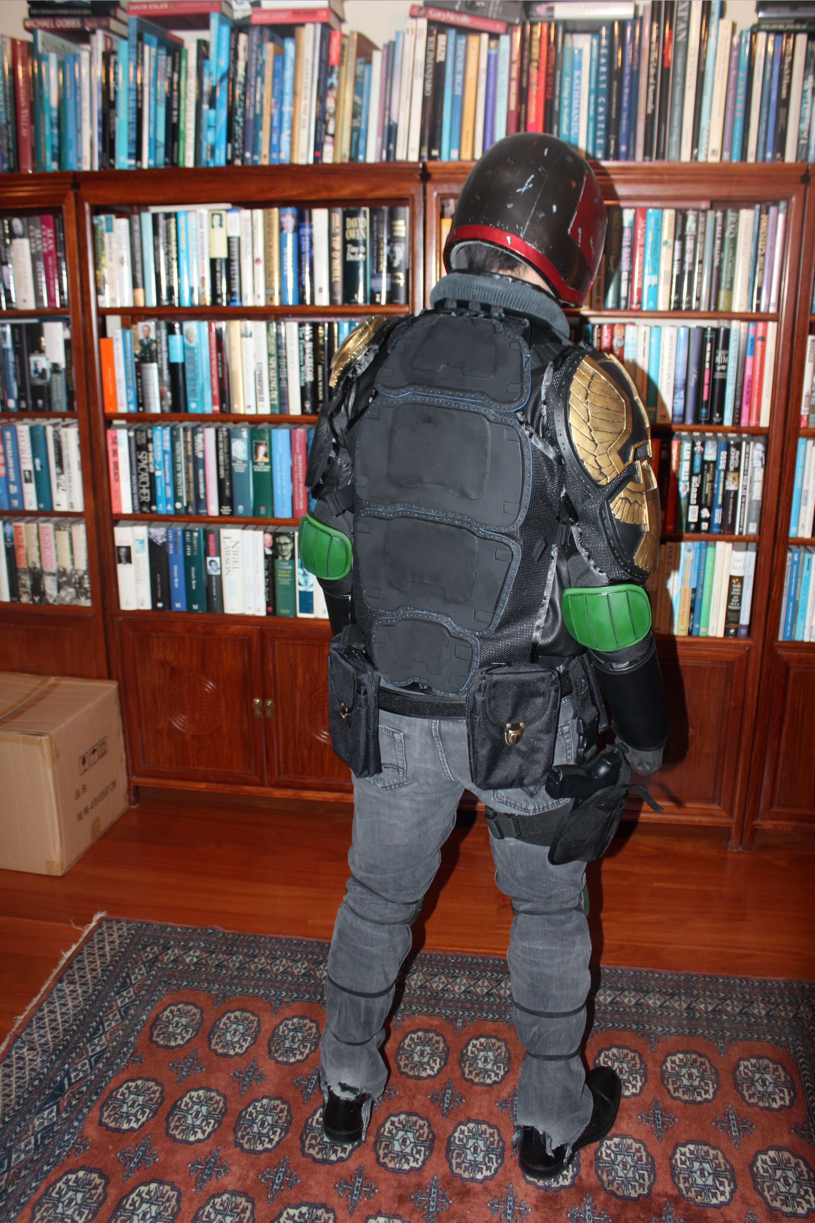 Dredd 2012 Costume Tutorial : 21 Steps - Instructables