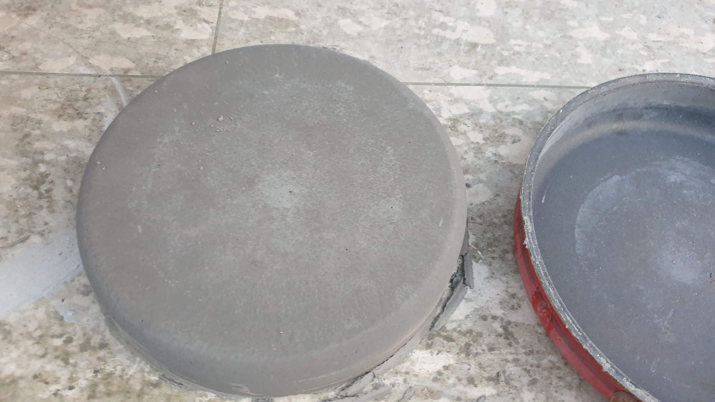 Concrete Steping Stone With Beach Tile Inlay : 6 Steps (with Pictures ...