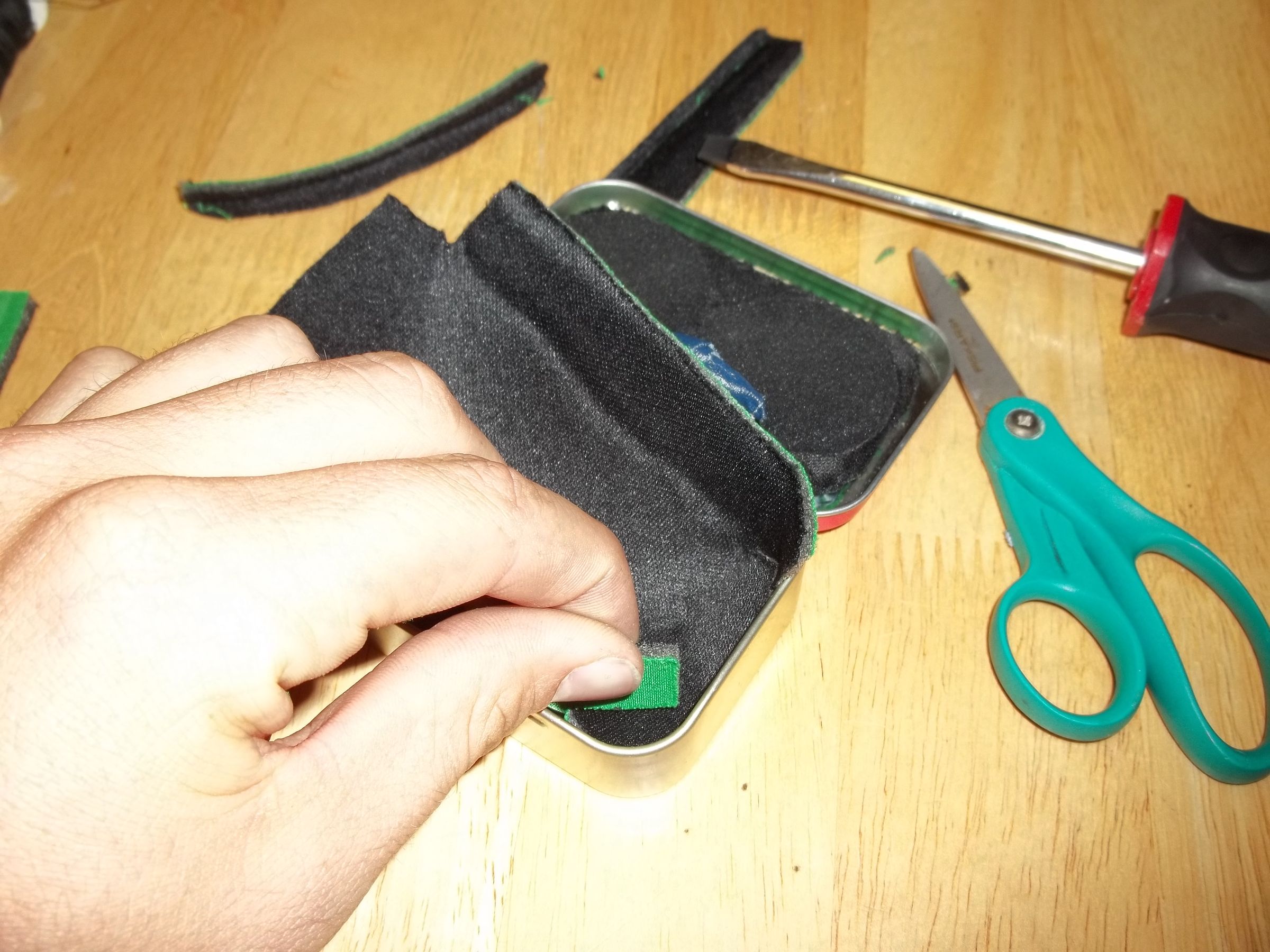 Altoid Ipod Speaker Case : 7 Steps - Instructables