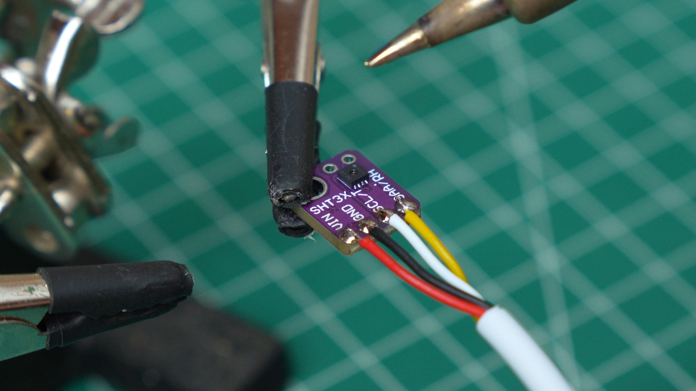 All-in-one RGBW LEDs Controller With Temperature and PIR Sensors! : 10 ...