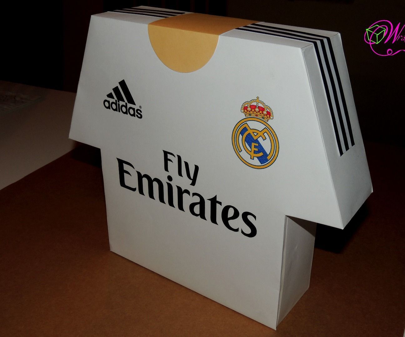 Soccer T-Shirt Box : 4 Steps - Instructables