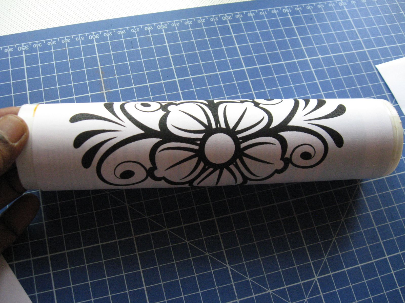Rangoli Stencil With Waste Plastic Casing : 5 Steps (with Pictures ...