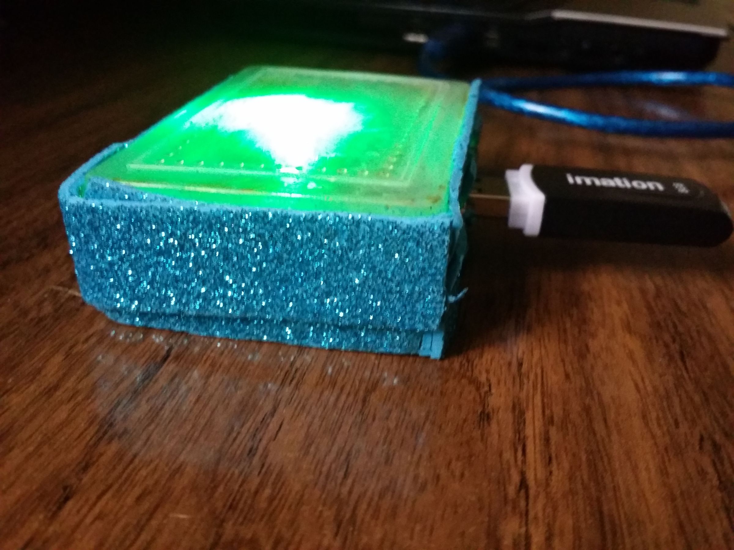 How to Make a Nice USB 3-Port Hub From Old Plastic Box : 6 Steps ...