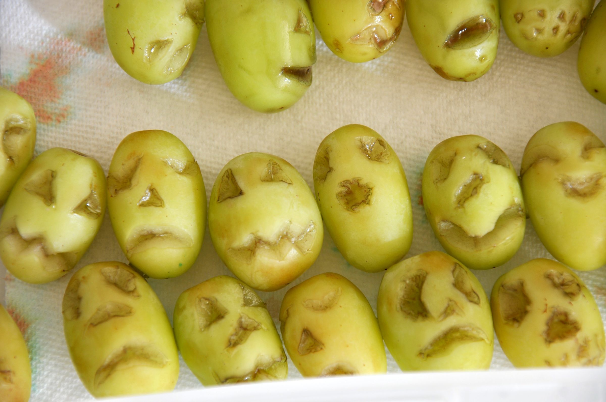 Scary Face Grapes : 6 Steps (with Pictures) - Instructables