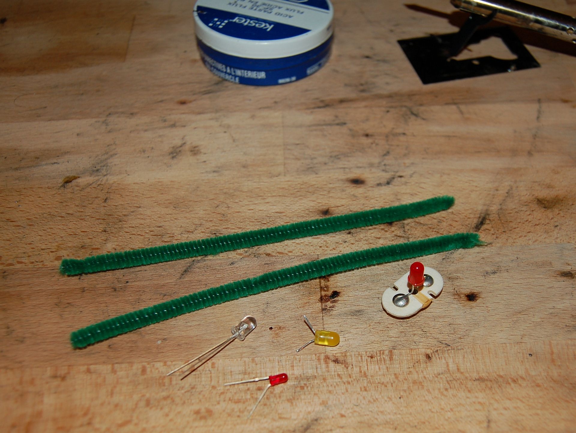 Pipe Cleaner LED Christmas Decorations : 4 Steps - Instructables