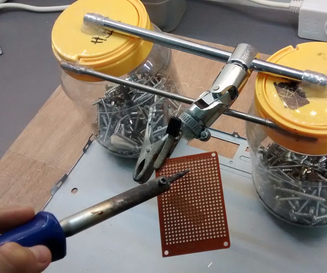 2X DIY PCB Helping Hands for Soldering! - Instructables