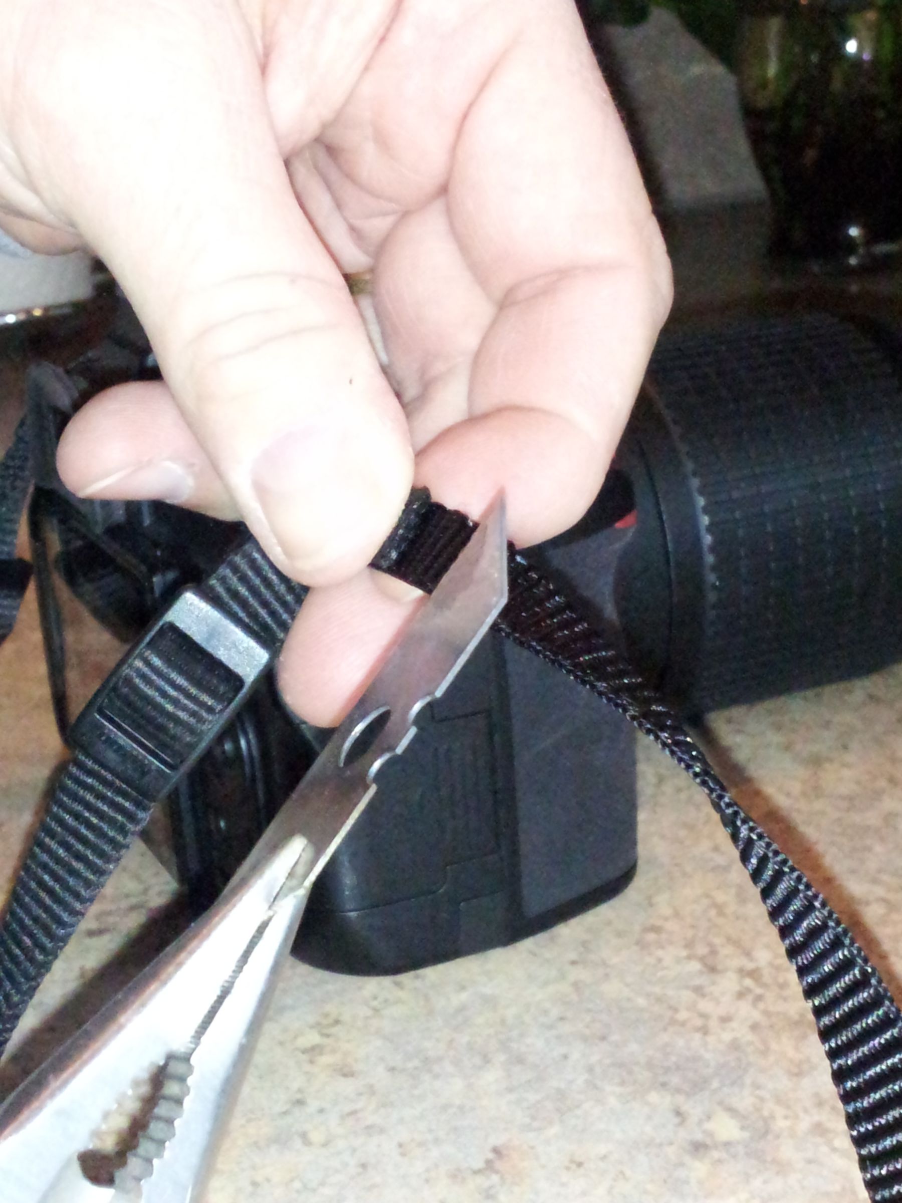 DSLR Wrist Strap (on the Cheap) : 6 Steps (with Pictures) - Instructables