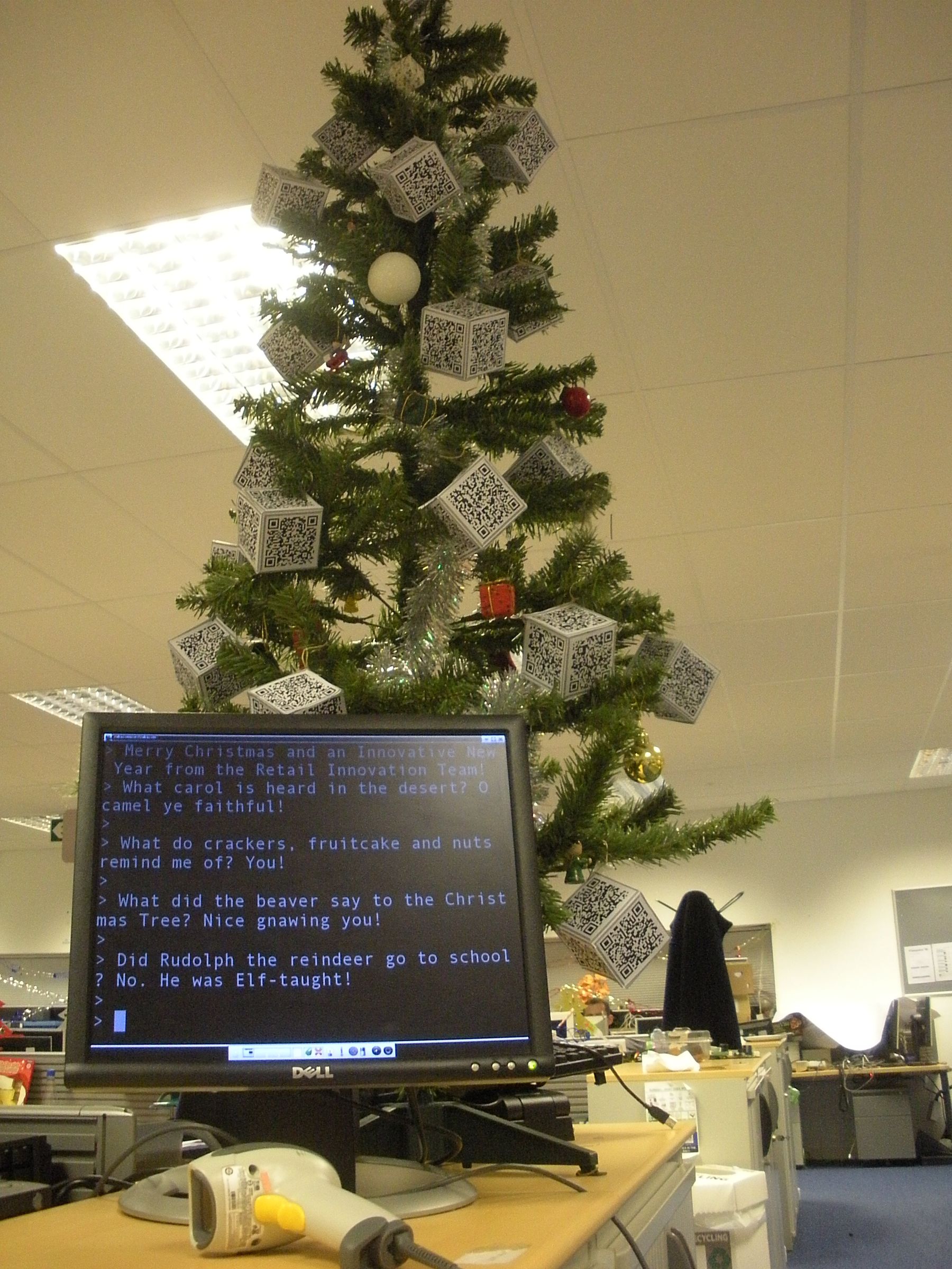 Ueber-Geek Christmas Tree With QR Code Decorations : 5 Steps (with ...