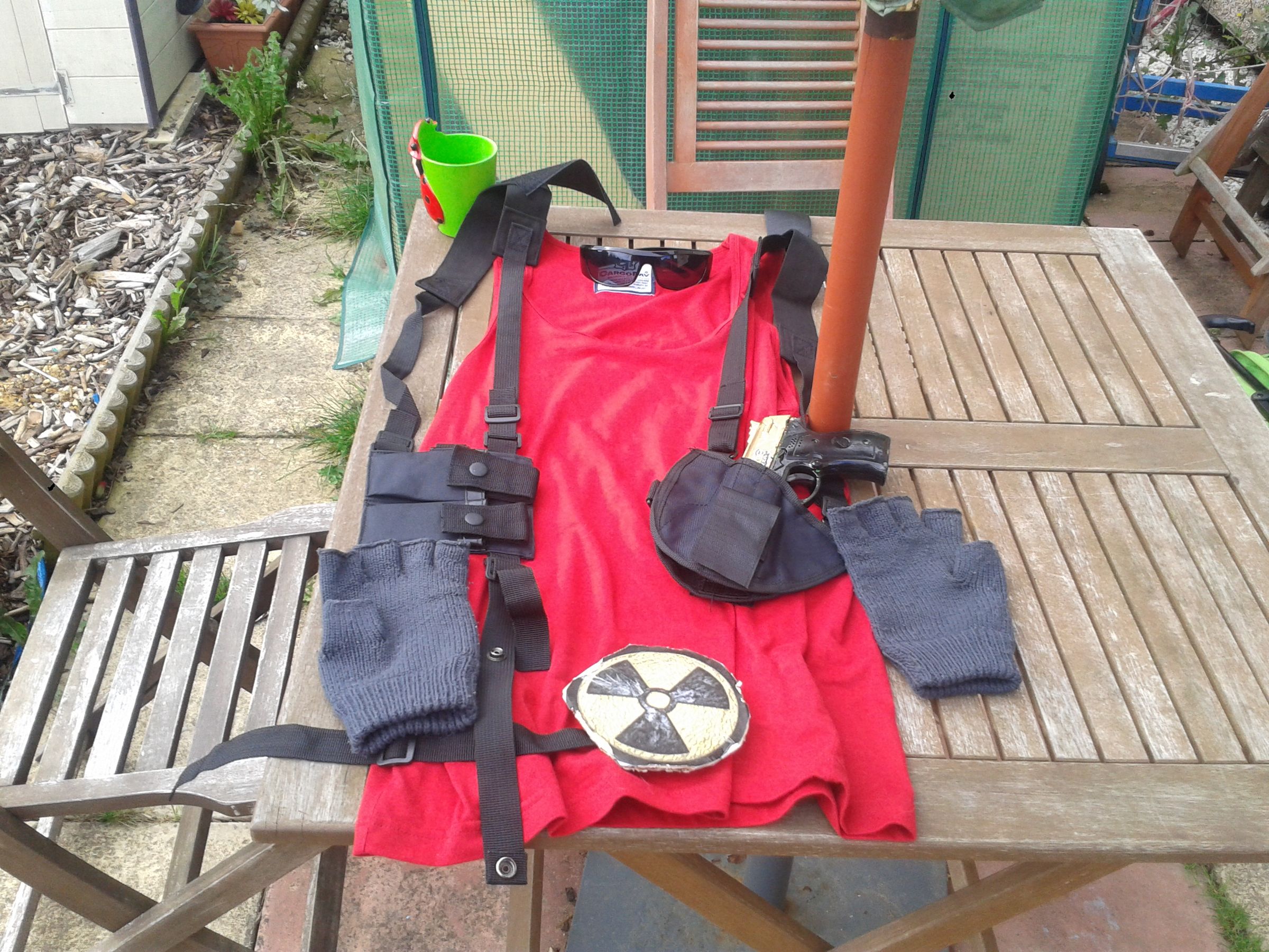 A Last Minute Duke Nukem Cosplay : 5 Steps - Instructables