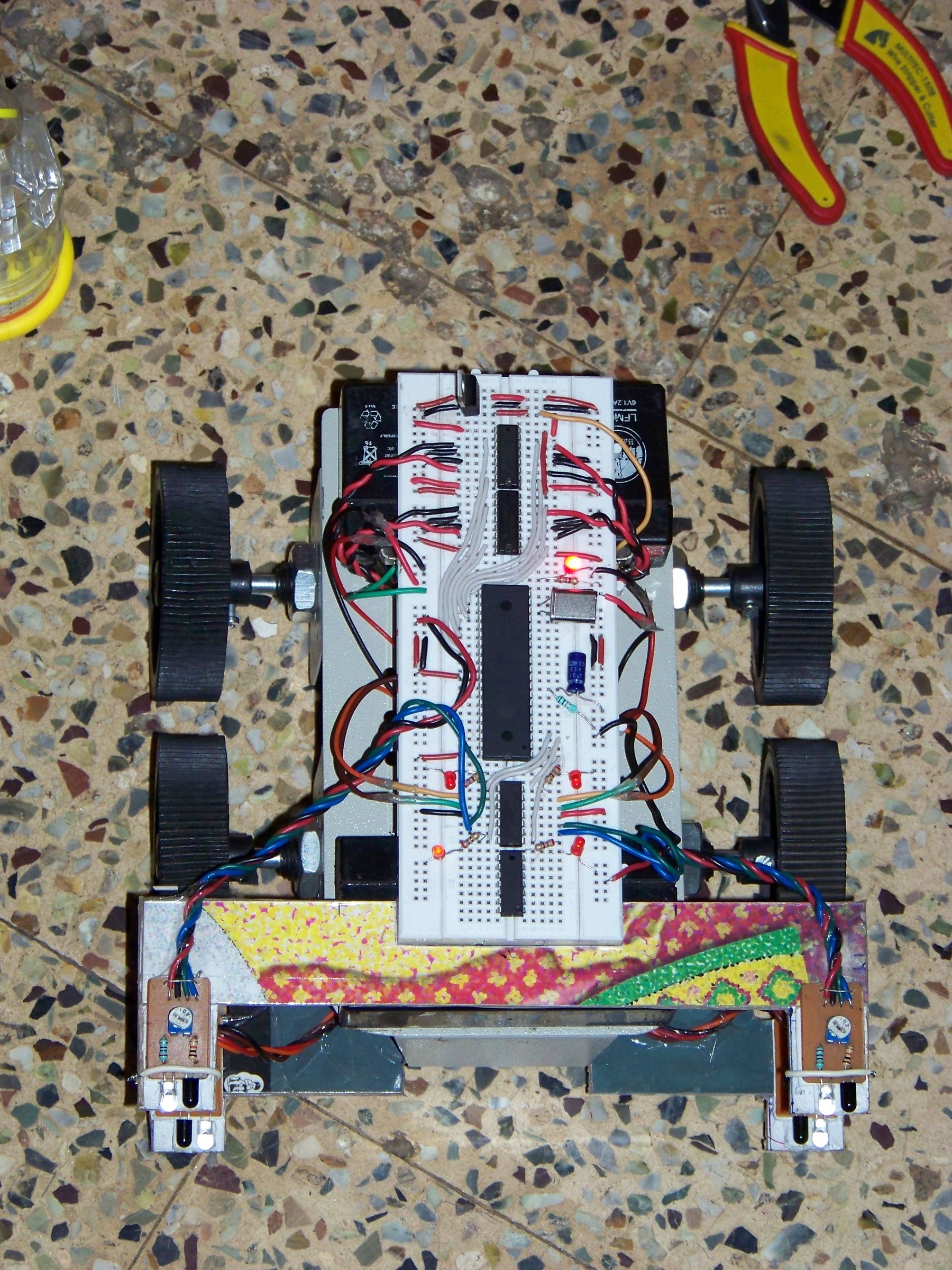 Cheap 4WD Object Avoiding Robot Using Four IR Proximity Sensors... : 8 ...