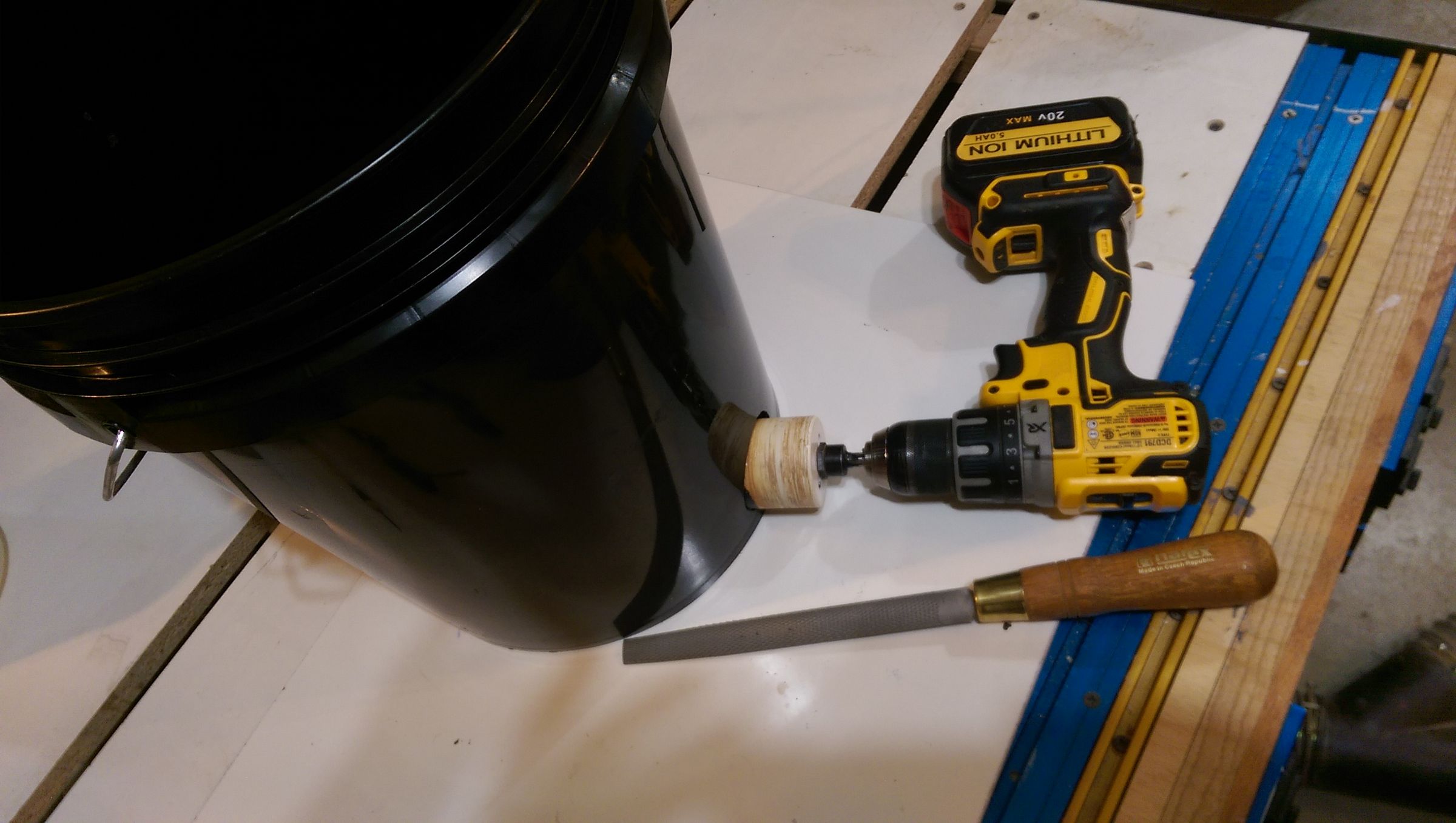 Automated 5 Gallon Bucket Feeder : 11 Steps (with Pictures) - Instructables