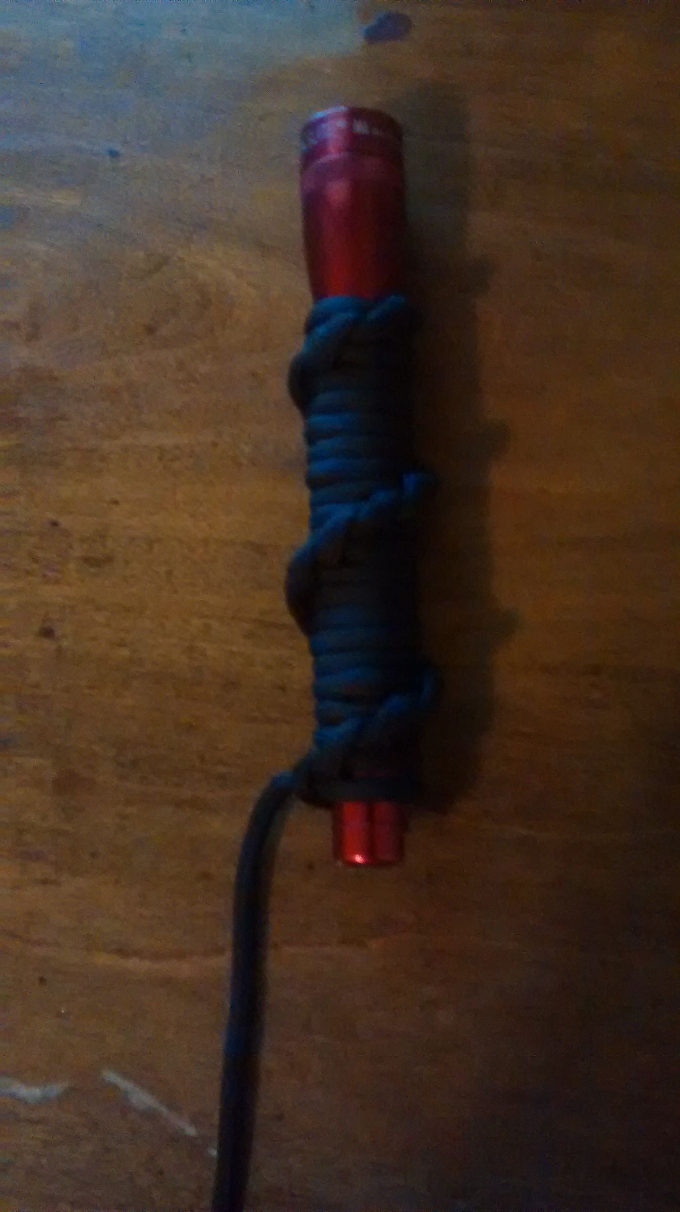 Wrapping a Mini Mag-lite With Paracord : 5 Steps - Instructables