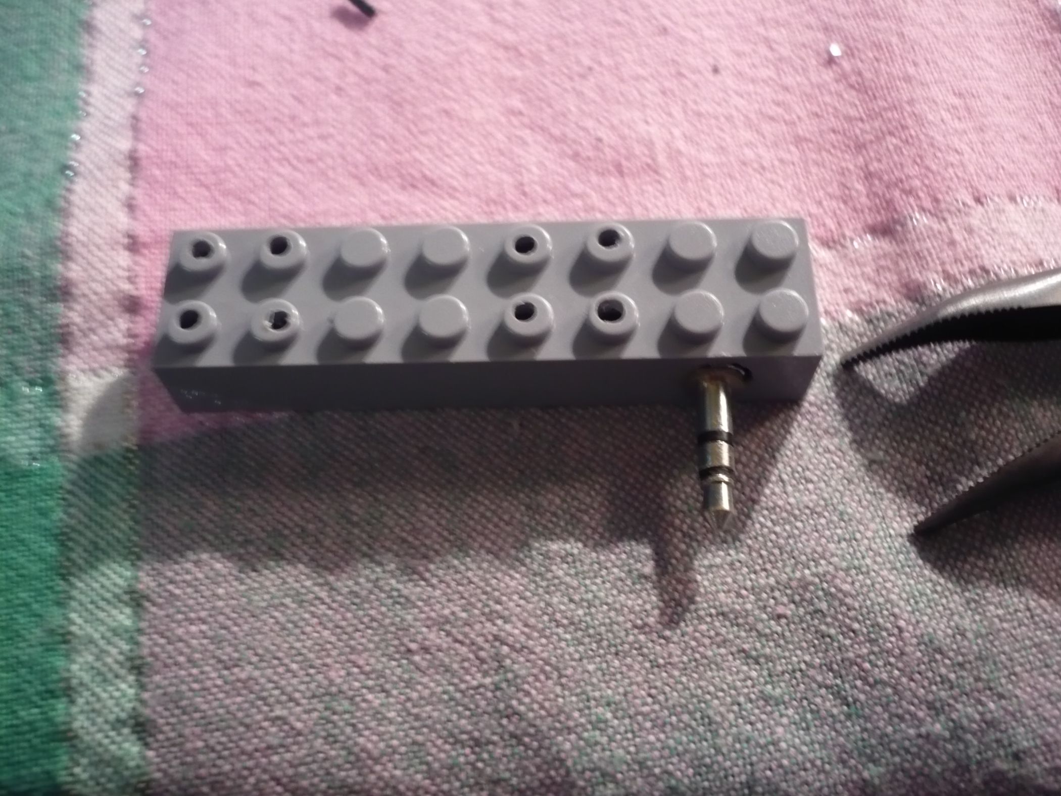 Easy Lego IPod Speaker for Less Than 2 $ ! : 7 Steps - Instructables