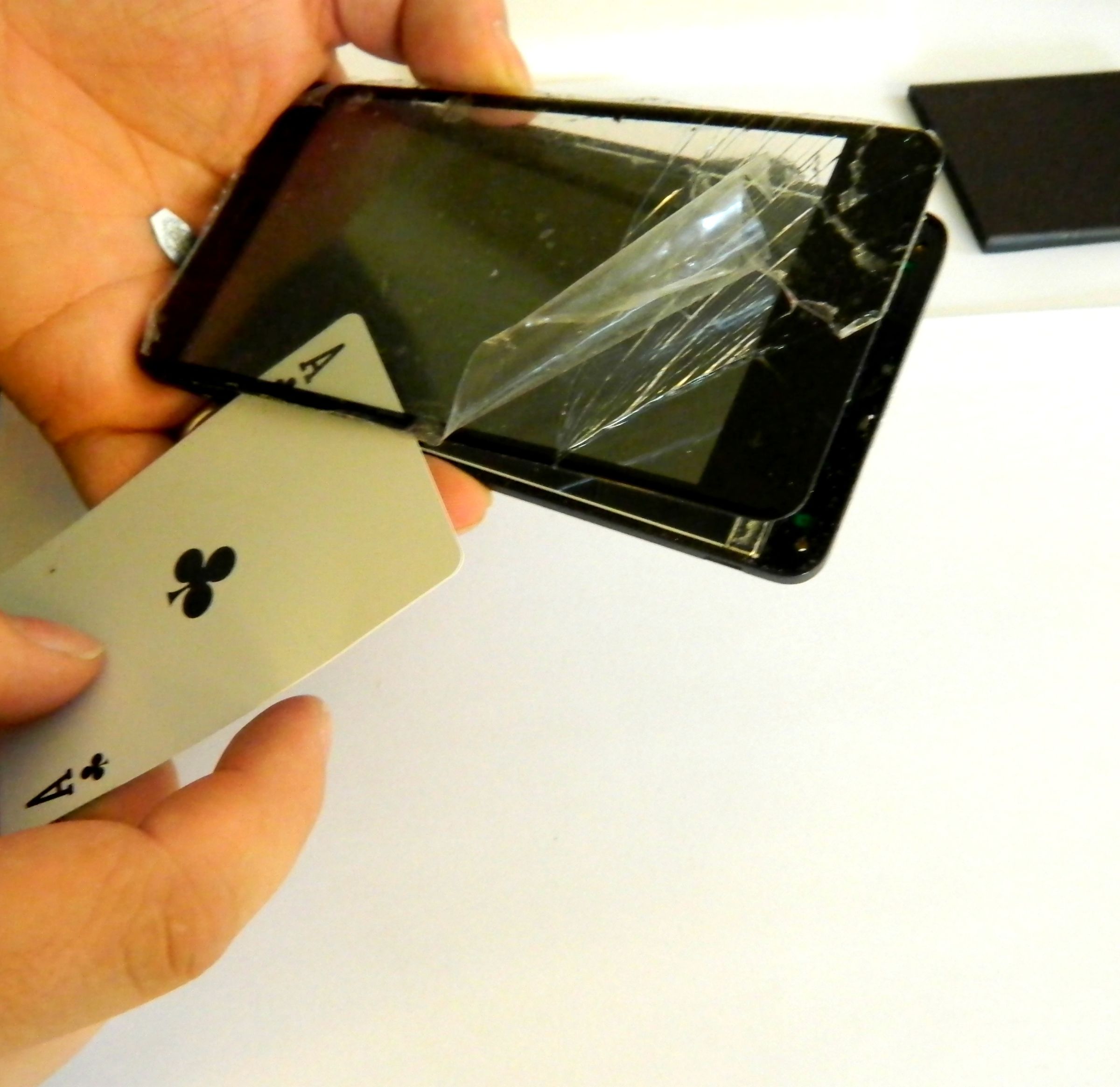 Replacing Broken Screen Glass : 4 Steps - Instructables