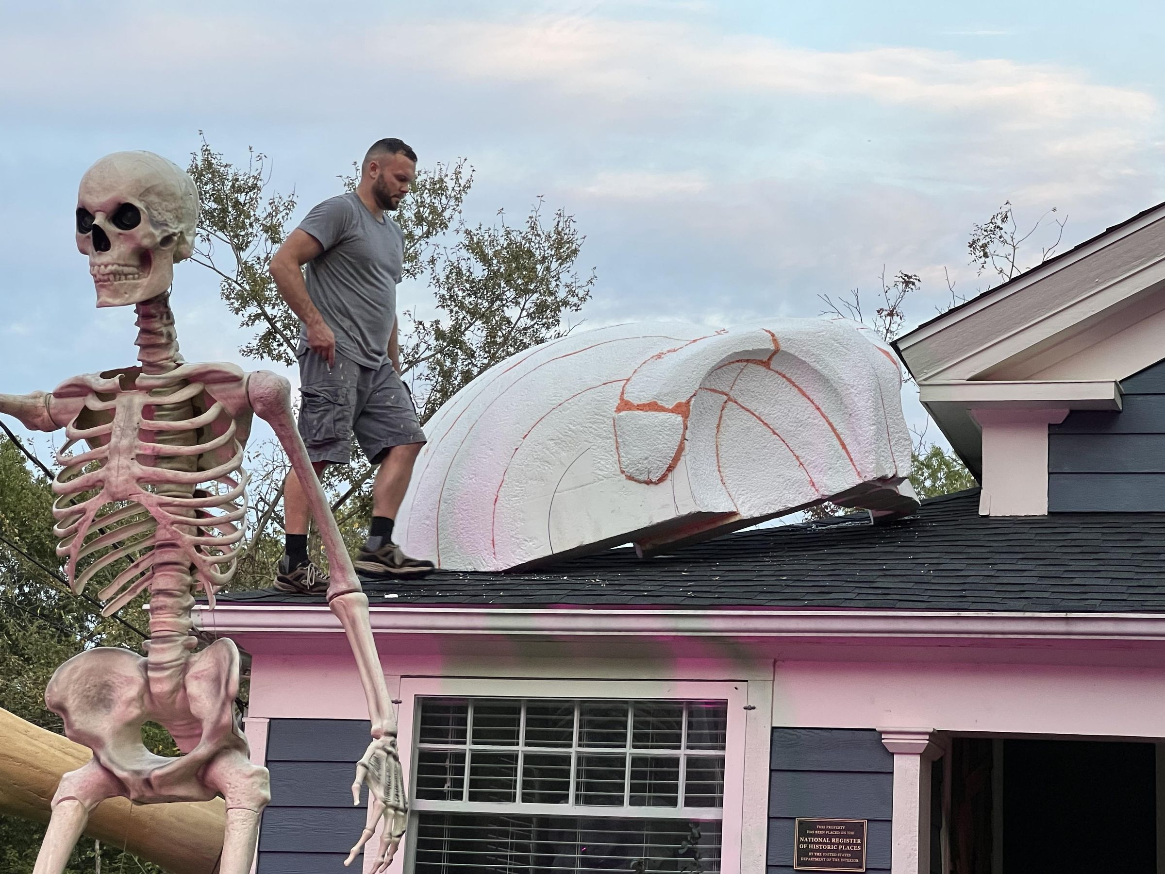 Over Sized Skeleton Breaking Out of My Home : 11 Steps (with Pictures ...