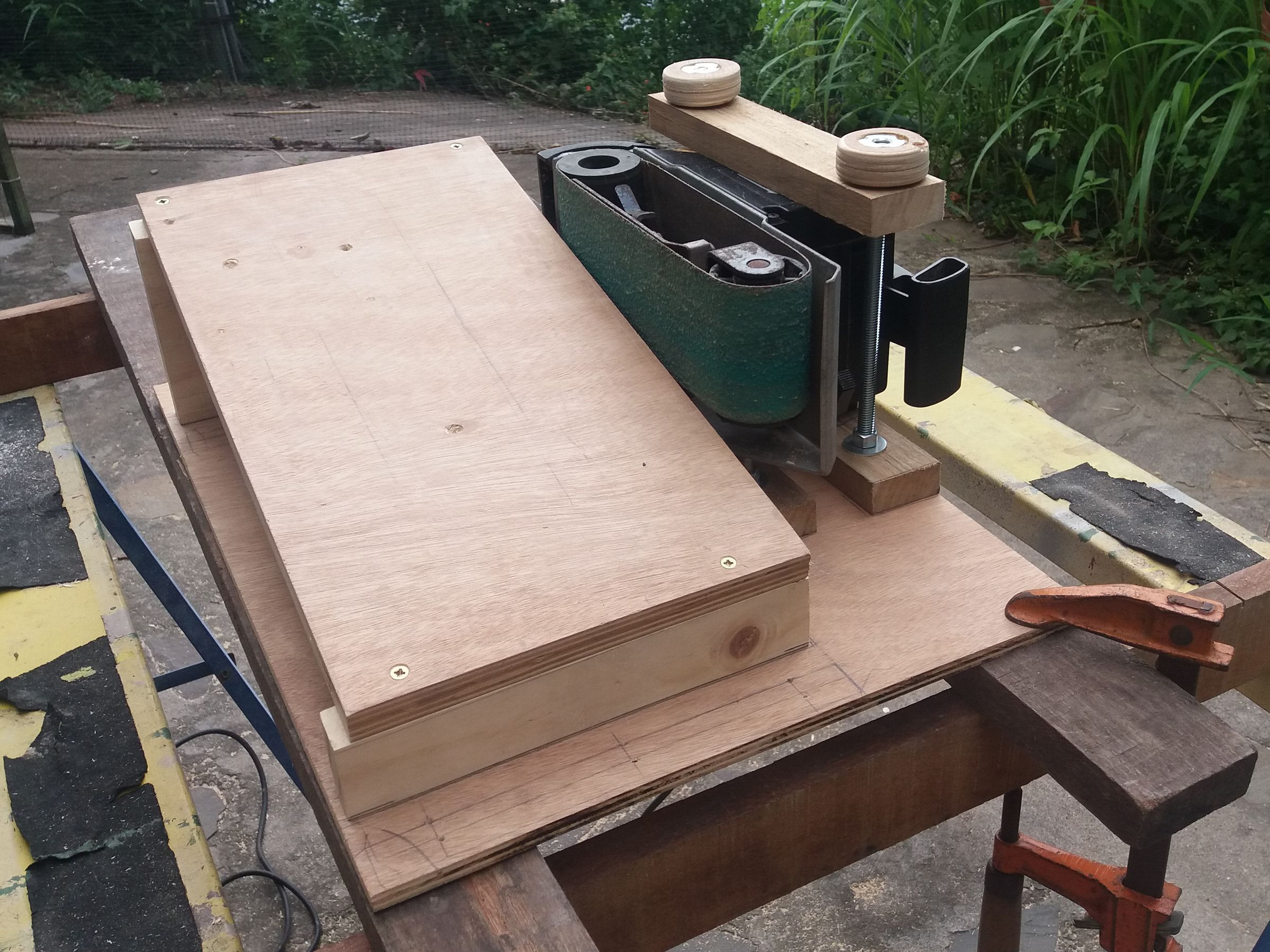 Benchtop Belt Sander Jig : 8 Steps (with Pictures) - Instructables