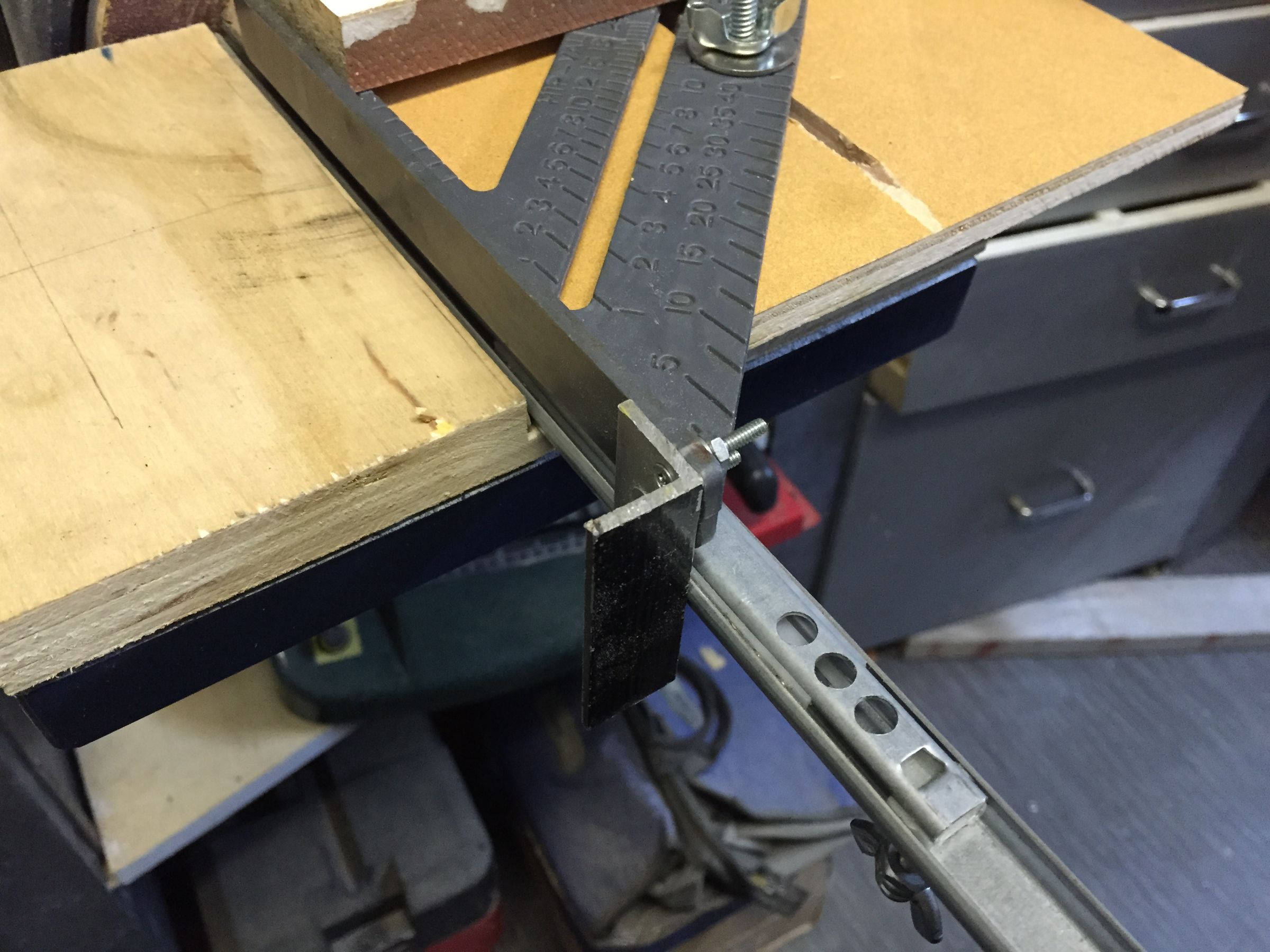 Corner Rounding Jig for a Disk Sander : 7 Steps - Instructables