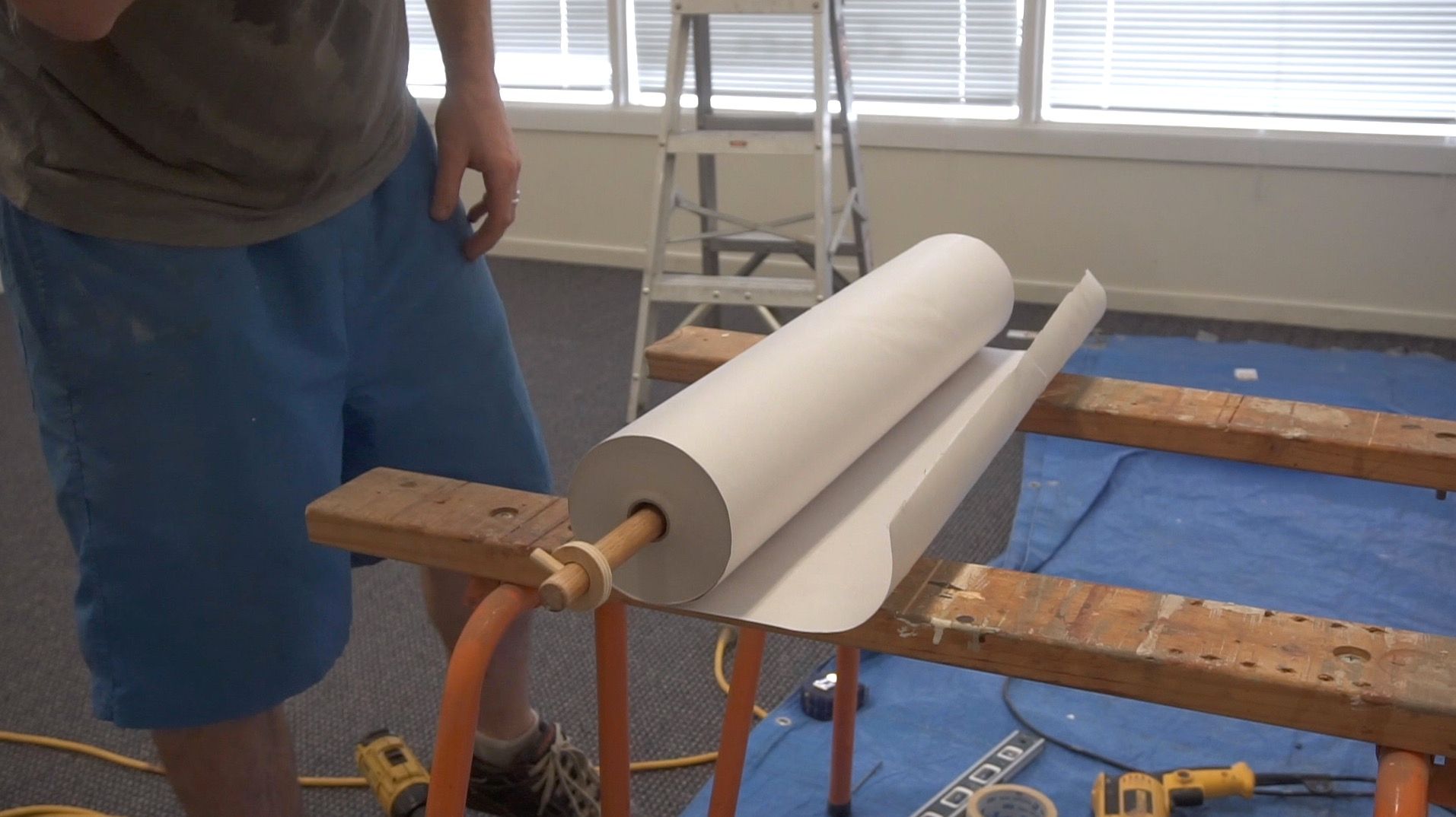 Studio Roller / Kraft Paper Dispenser : 6 Steps (with Pictures ...