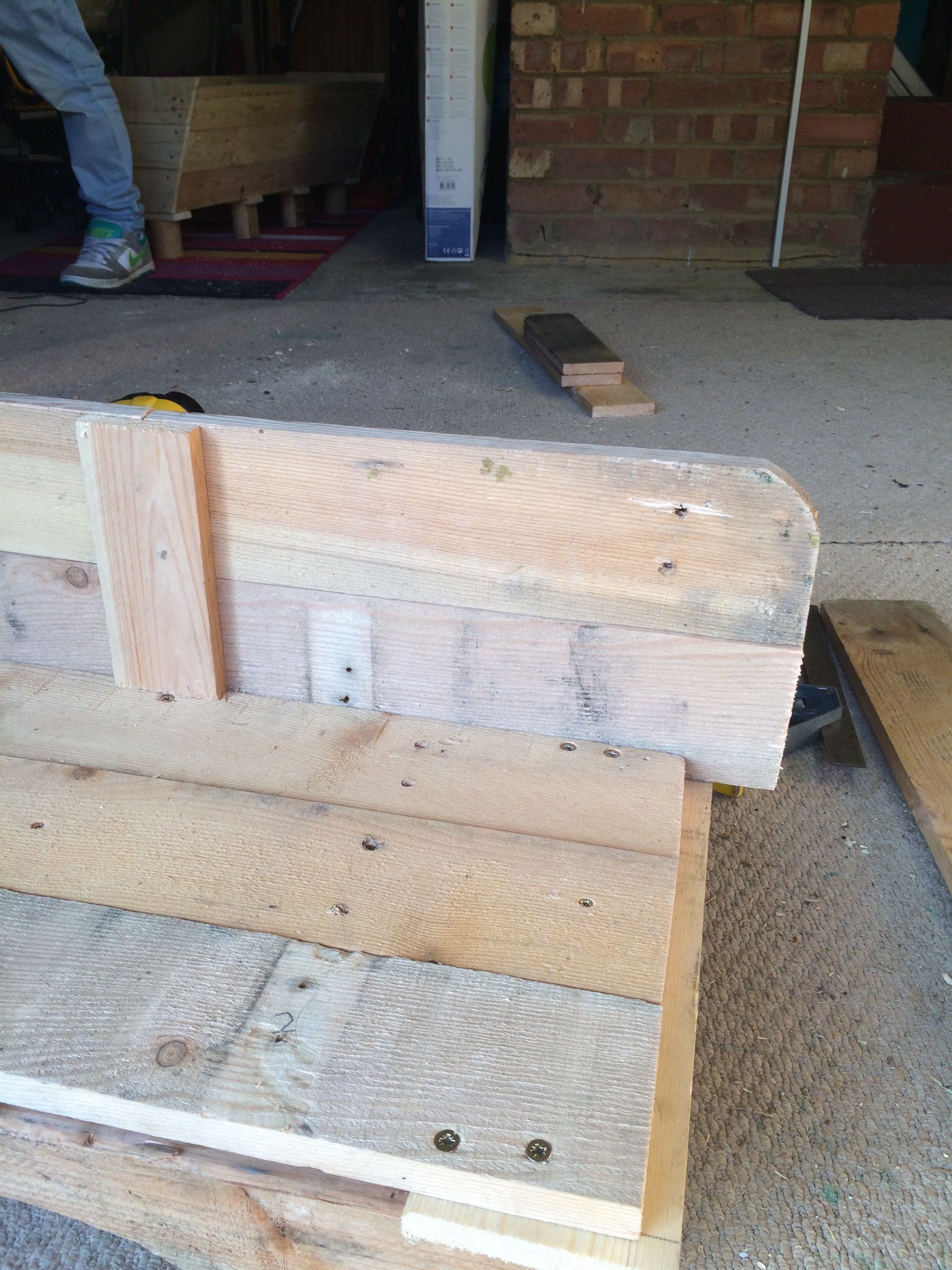 Two Pallets Herb Trough : 4 Steps (with Pictures) - Instructables