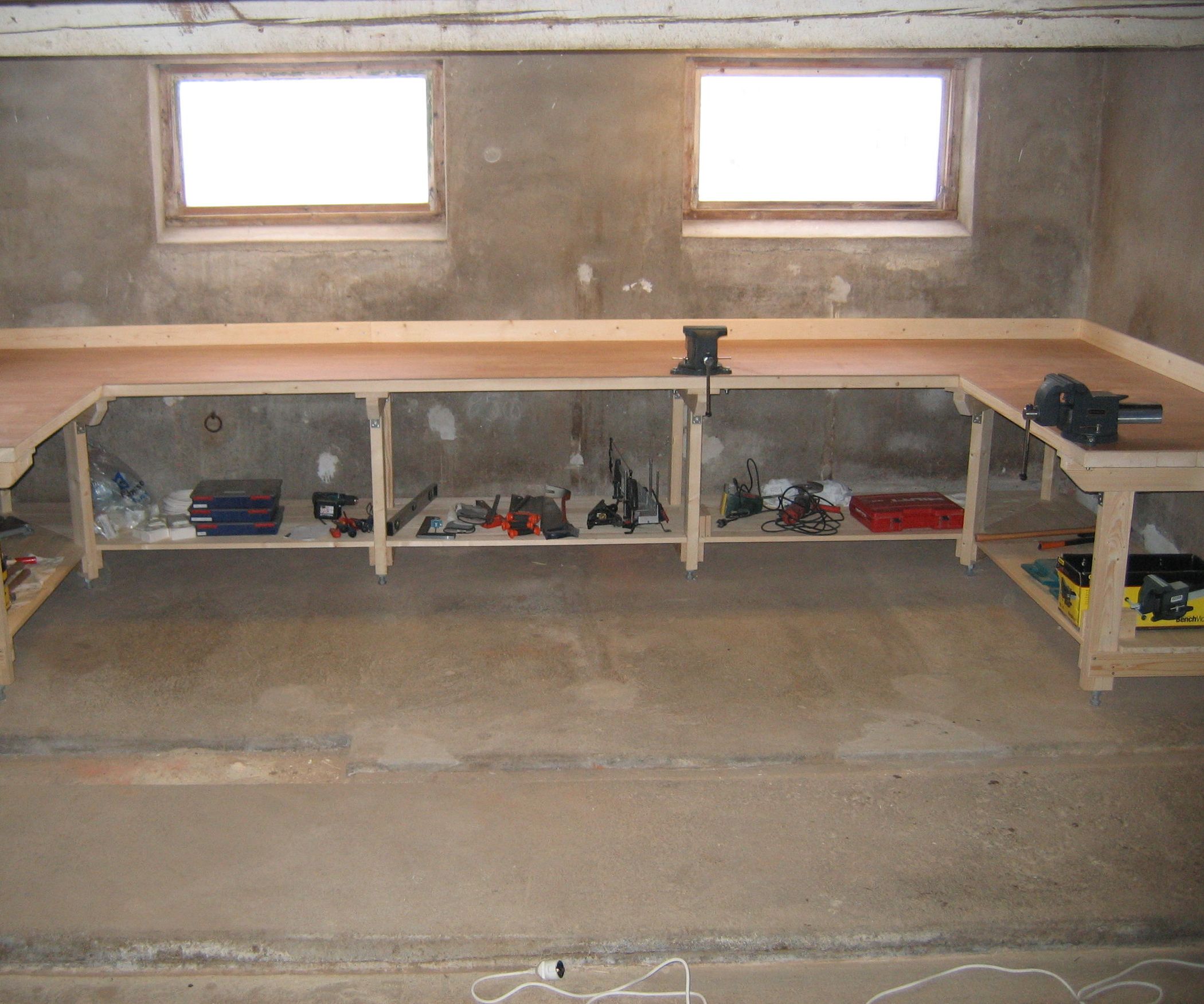 Extreme Heavy Duty Work Bench : 9 Steps (with Pictures) - Instructables