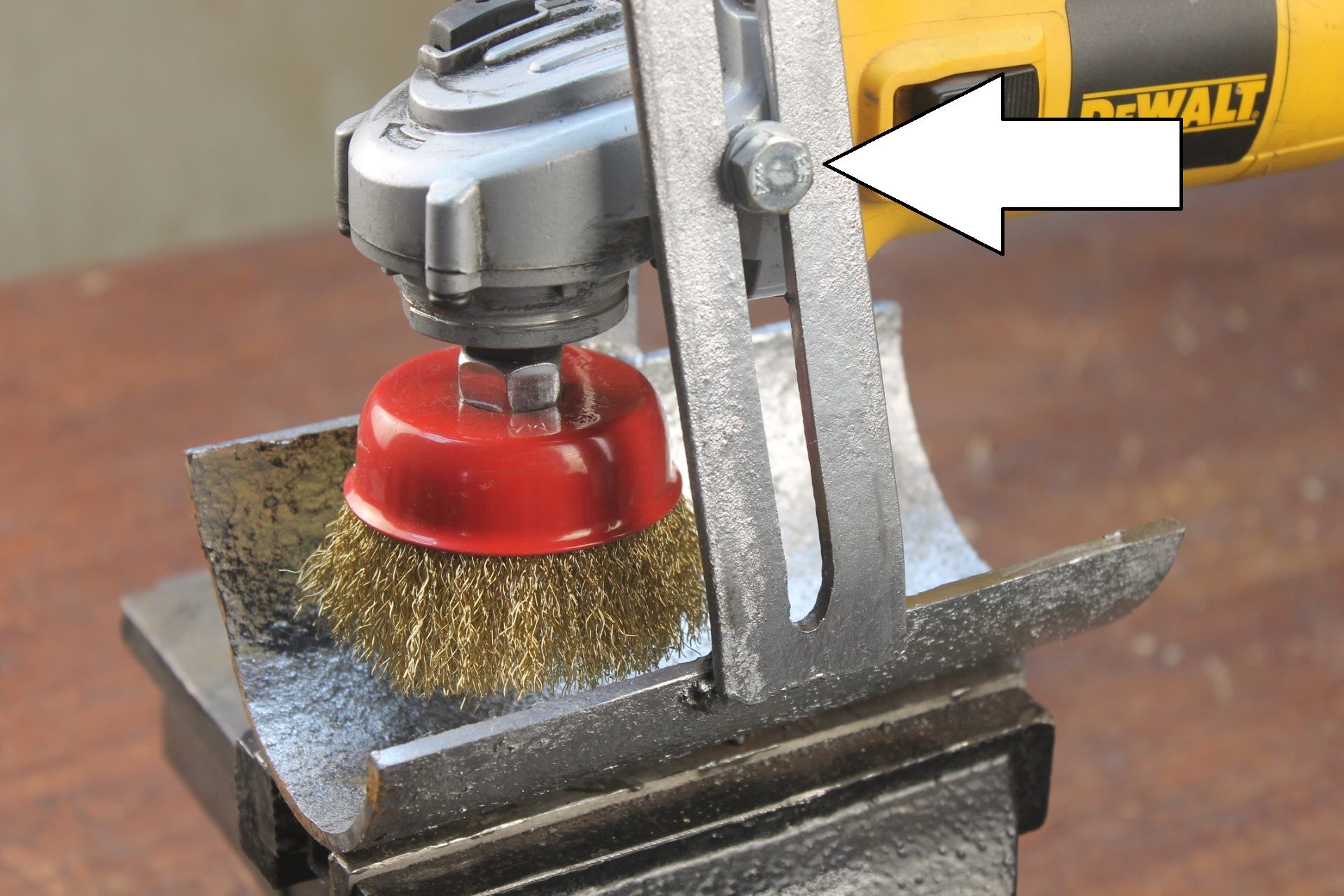 Homemade for a Grinder From a Piece of Pipe and Two Bolts : 14 Steps ...