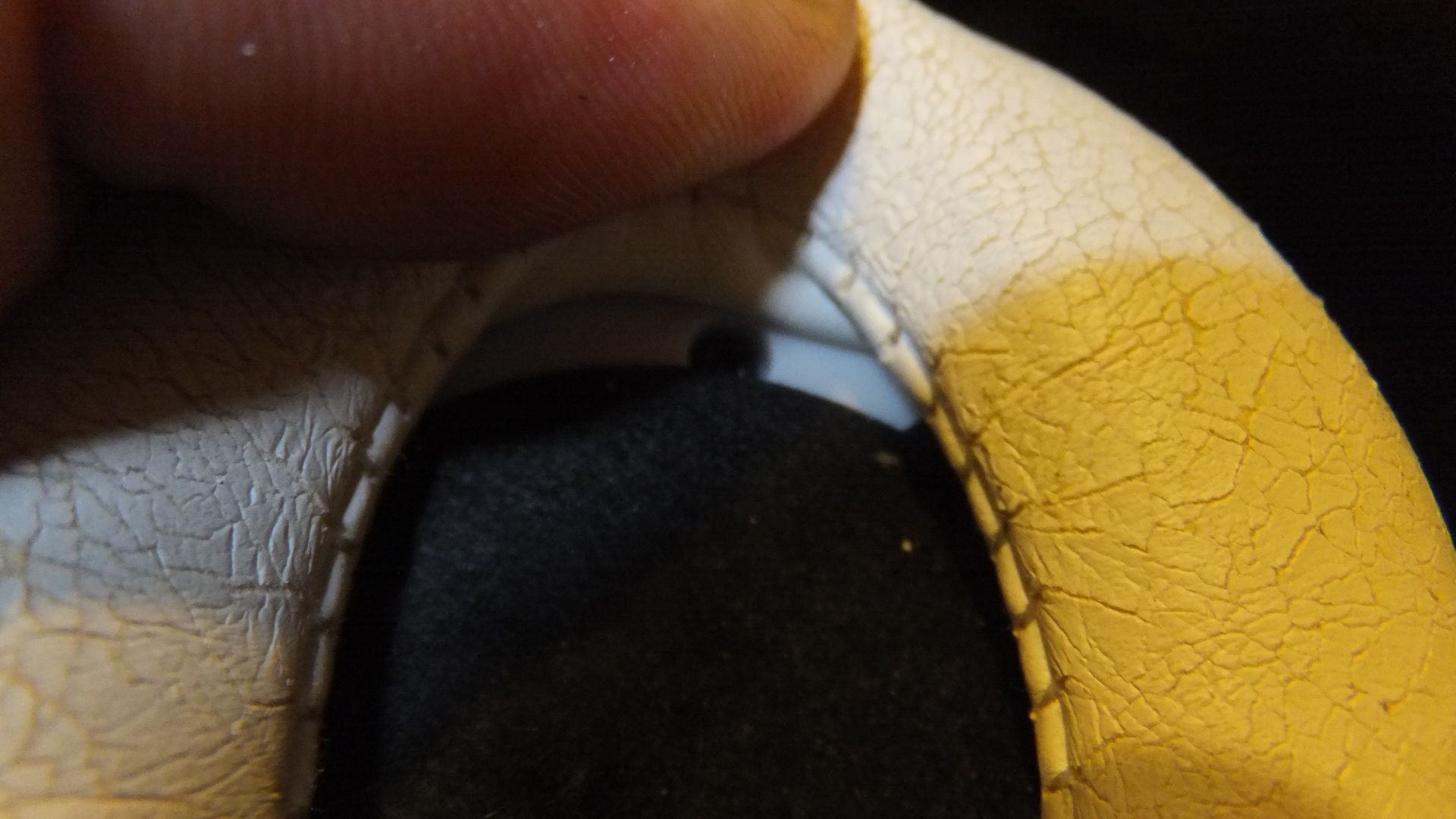 Simple Headphone Super-Bass Mod : 3 Steps - Instructables