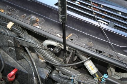 Adding Freon to Your Automobile's Air Condtioning System : 5 Steps ...